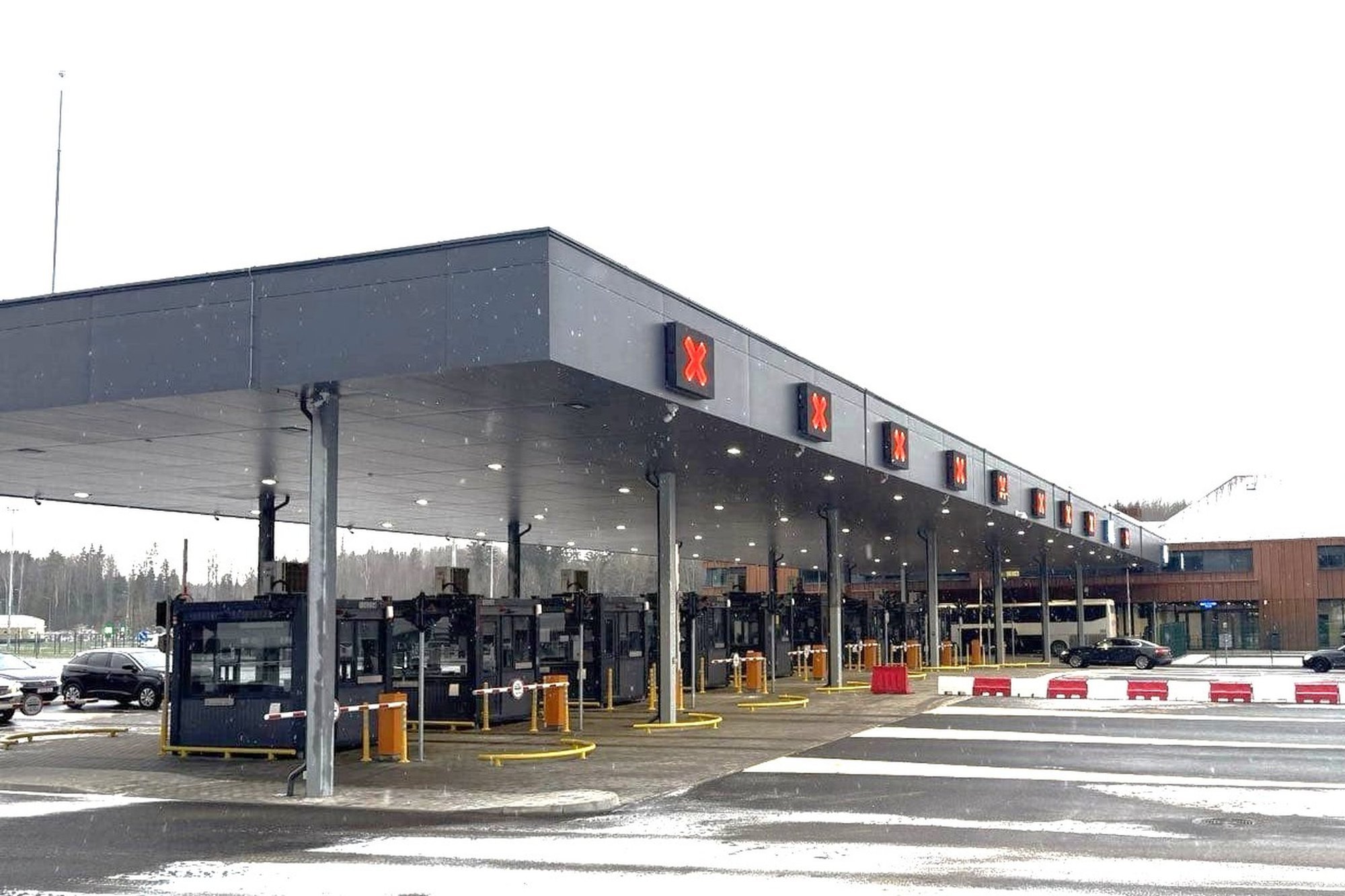 Nuo vidurnakčio atidaromi Medininkų ir Šalčininkų pasienio kontrolės ...