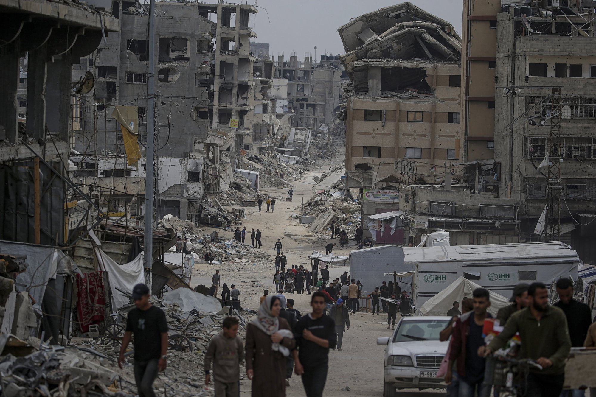 Gazos Ruožo gelbėtojai praneša, kad per Izraelio smūgius žuvo ...