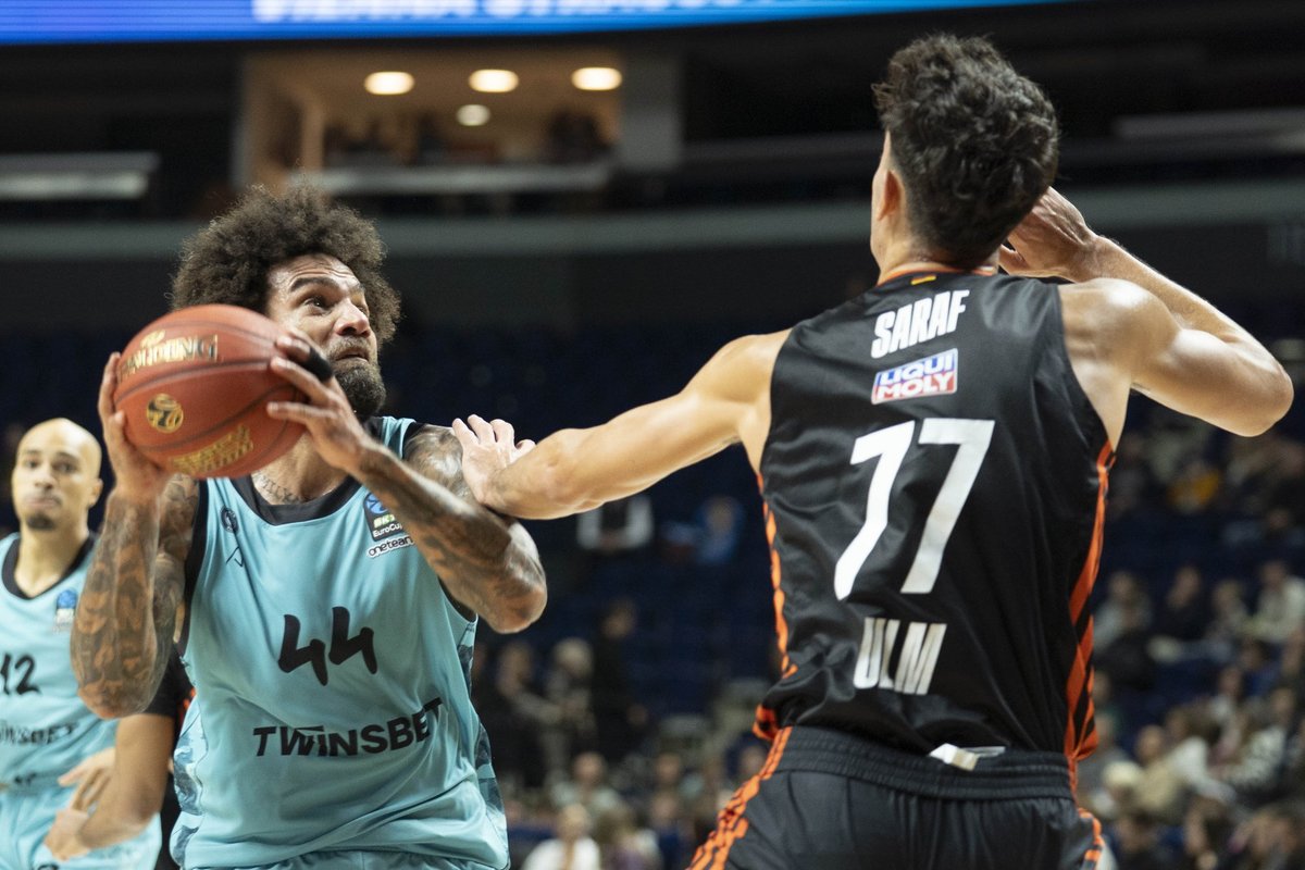 „Wolves“ ir toliau be grobio Europoje – patyrė trečią nesėkmę iš eilės ...