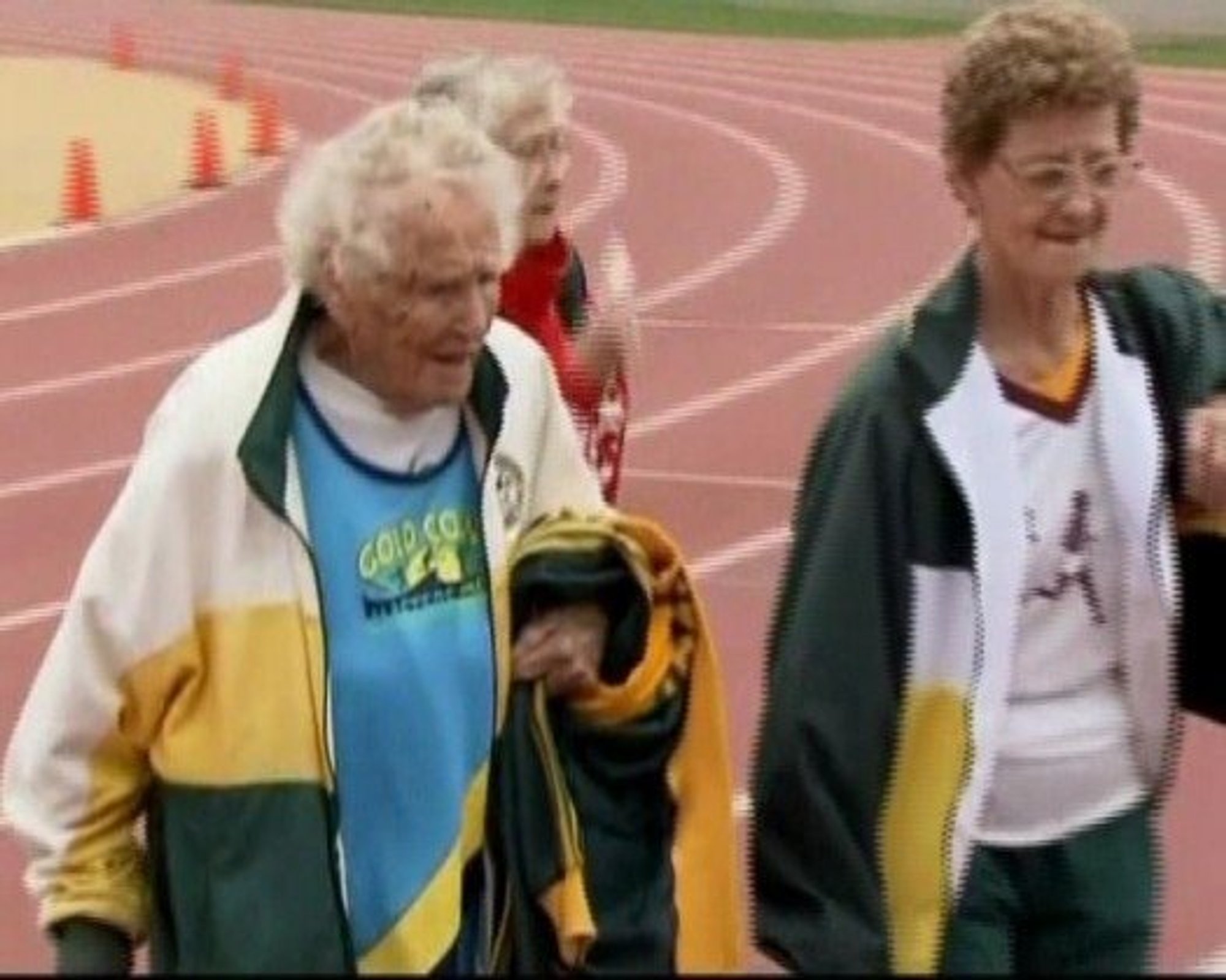 Šimtametė rutulio stūmikė pasiekė pasaulio rekordą - Delfi TV