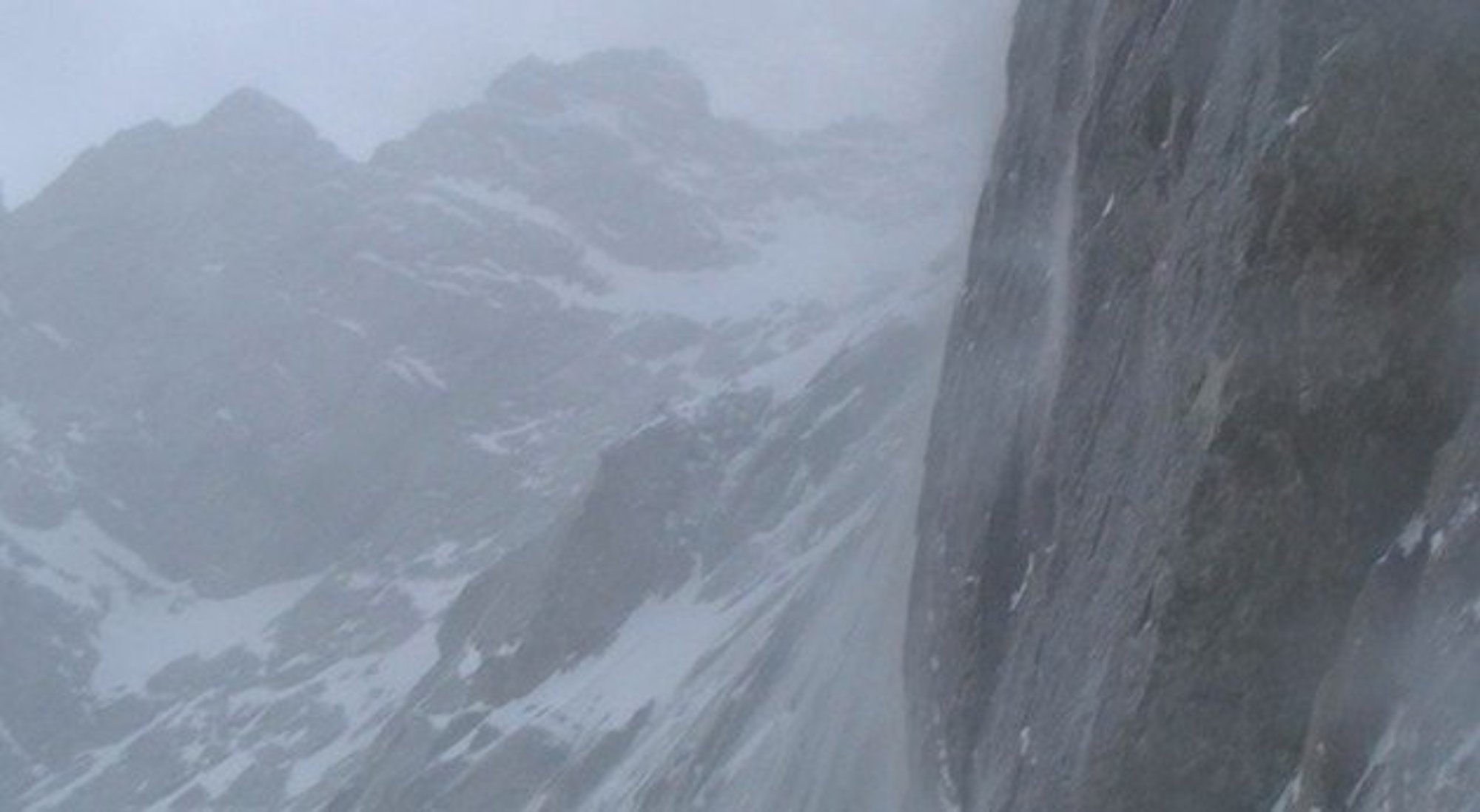 Lietuvių alpinistų užfiksuoti audros alpėse vaizdai - Delfi TV