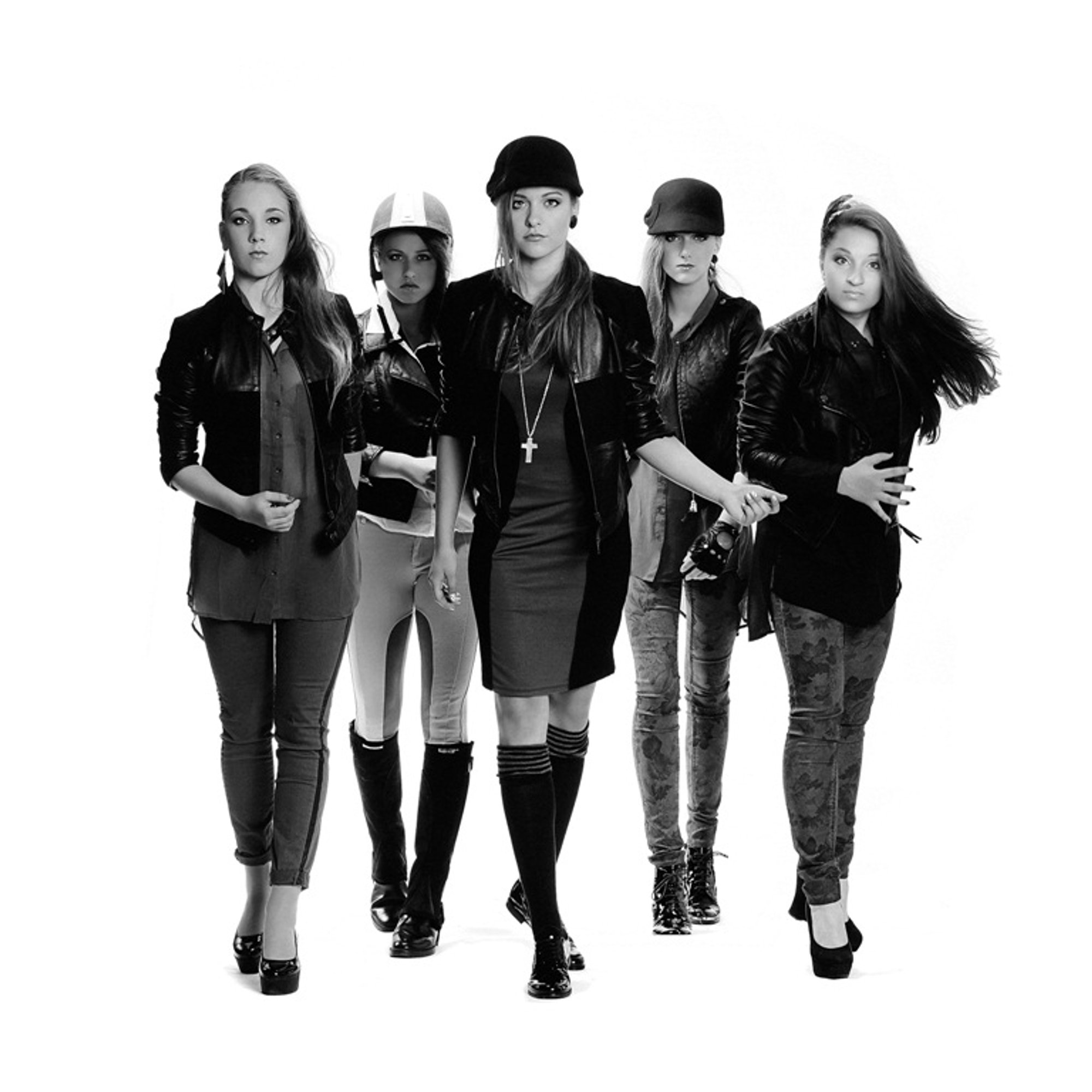 Nauja merginų grupė „Roxy Five“ ketina nukarūnuoti iš viešumos ...