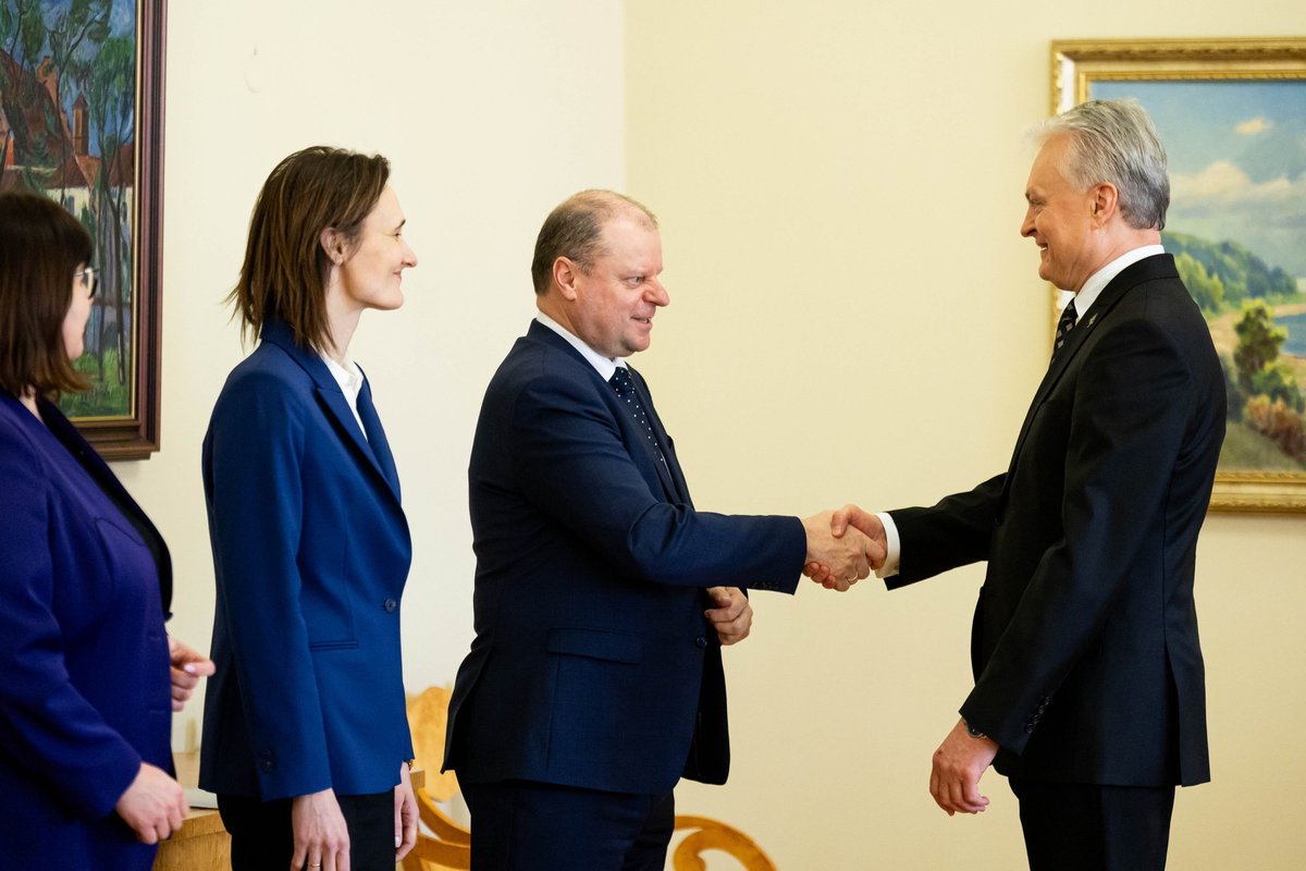 Tiesiogiai: prezidento Nausėdos ir Seimo pirmininko Skvernelio spaudos konferencija - Delfi TV