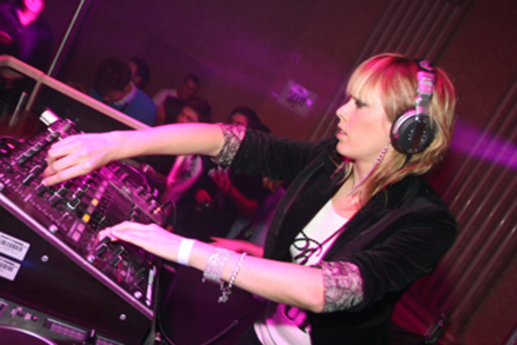 „Pure Pacha“ svečiai - Sarah Main ir „Goldfish“ - Delfi veidai