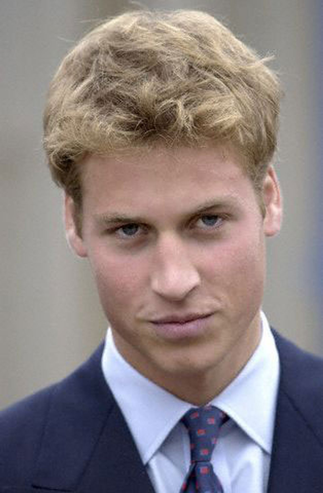 Princas Williamas vakarėlyje pasirodė persirengęs Bondo mergina - Delfi ...