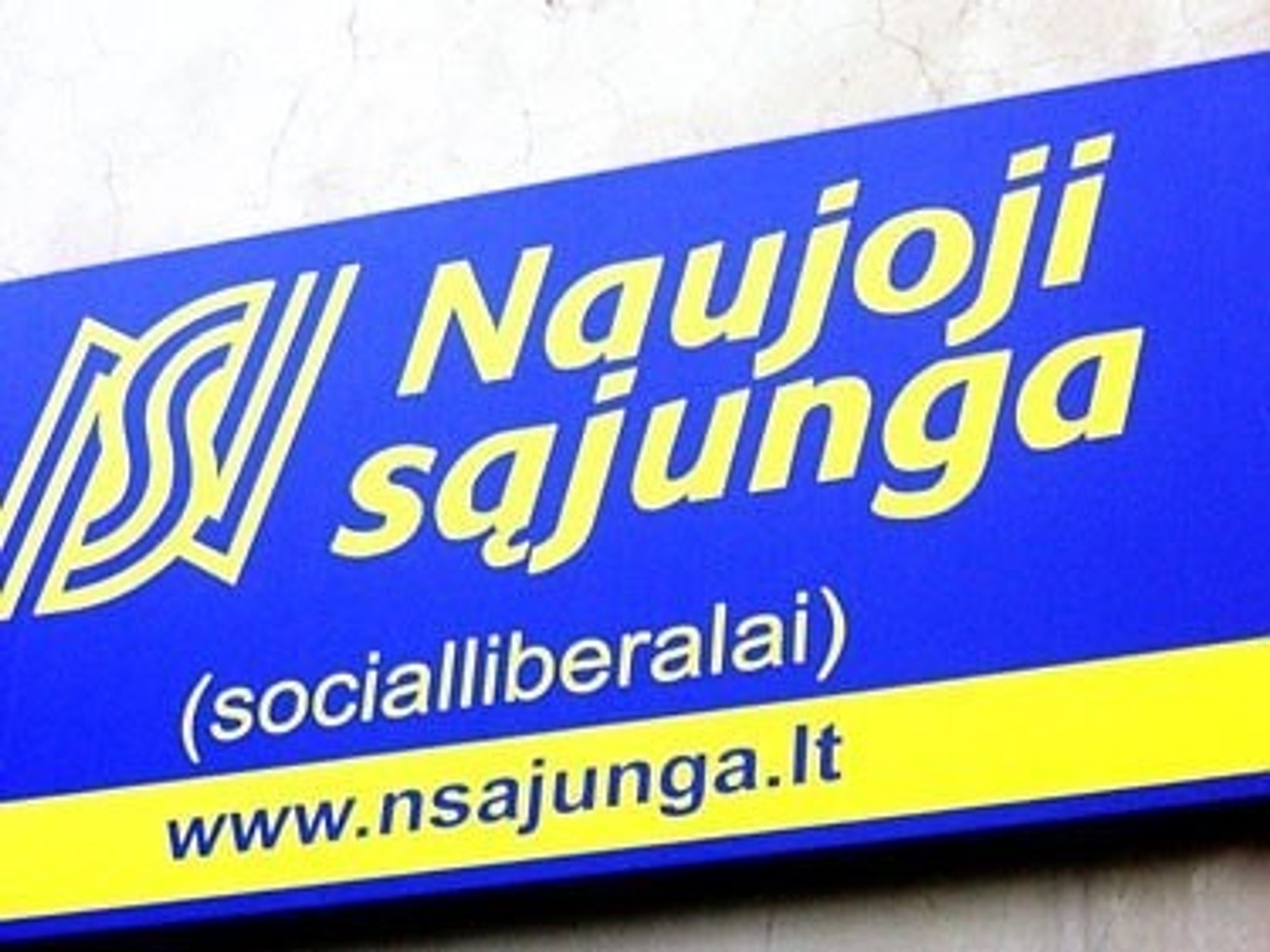 Prie NS gali jungtis dvi gyvybės ženklų nerodančios „nykštukės“ - Delfi
