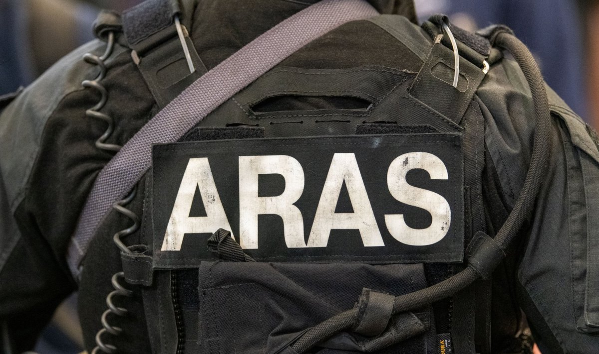 В Расейняйском районе сотрудники Aras изъяли снаряд времен войны - Delfi RU