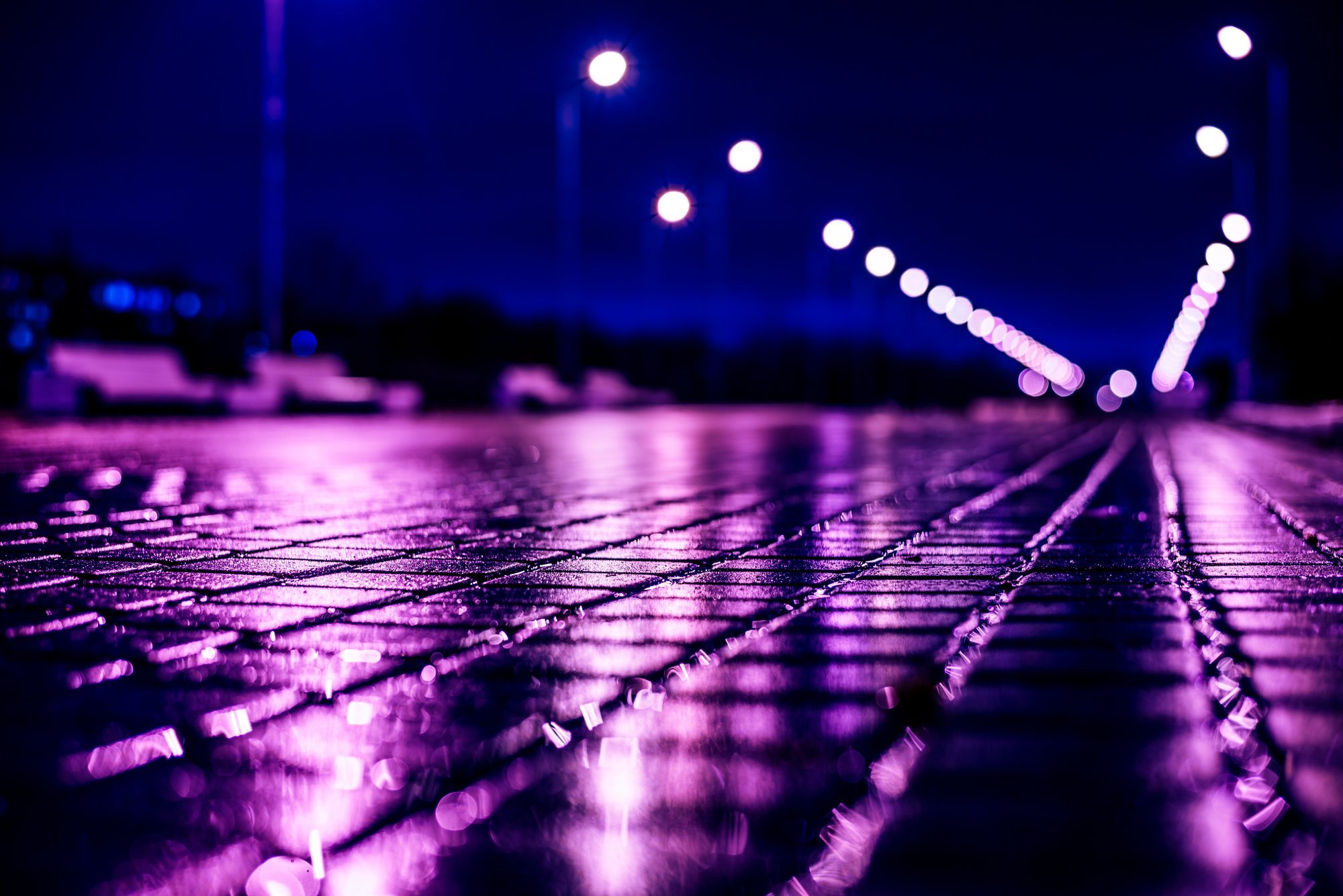 Kodėl JAV gatvių žibintai šviečia violetine spalva? - Delfi