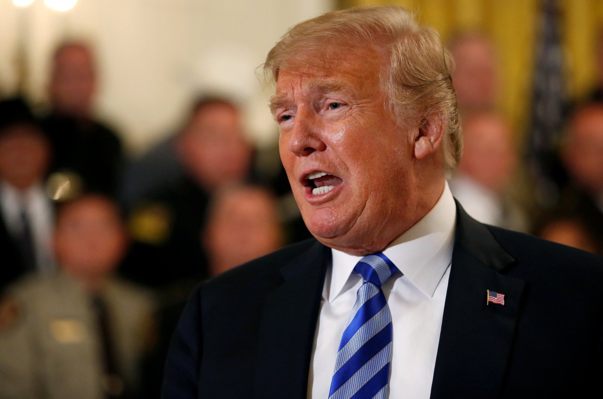 Trumpas siunta dėl anoniminio straipsnio, kuriame jo padėjėjas teigia ...