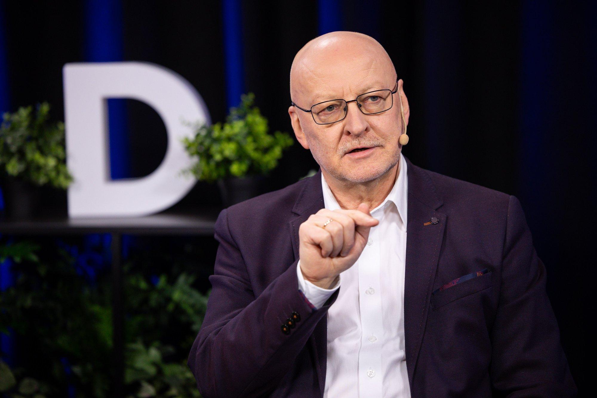 Rimvydas Valatka. Raudonos linijos, kruvinos linijos - Delfi