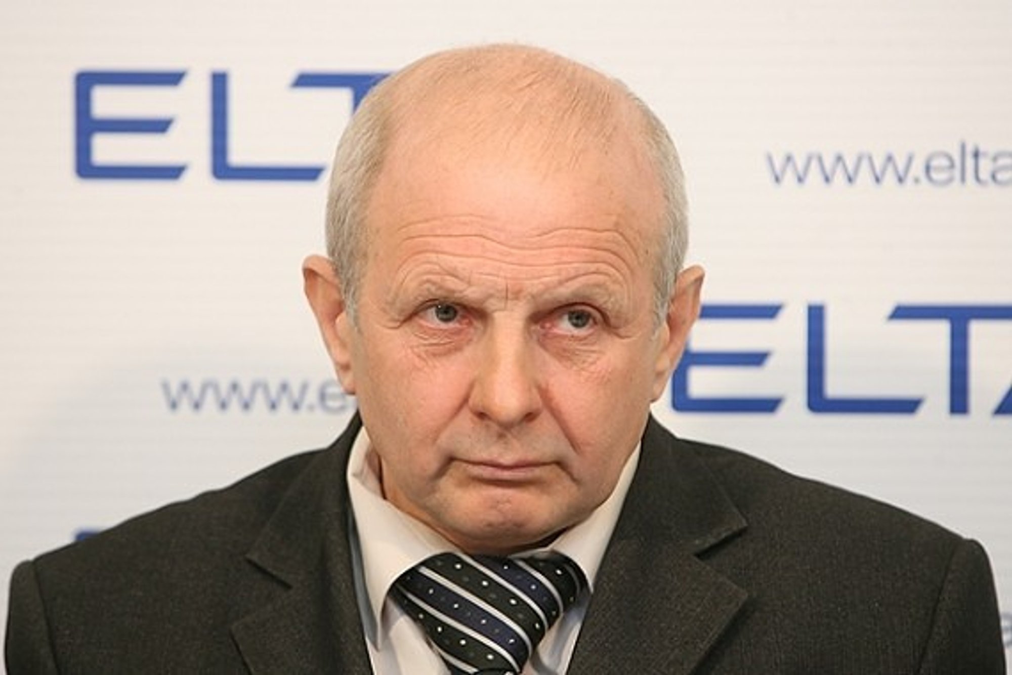 Kalbininko siūlymas moterims: imti pavardę su priesaga arba netekėti ...