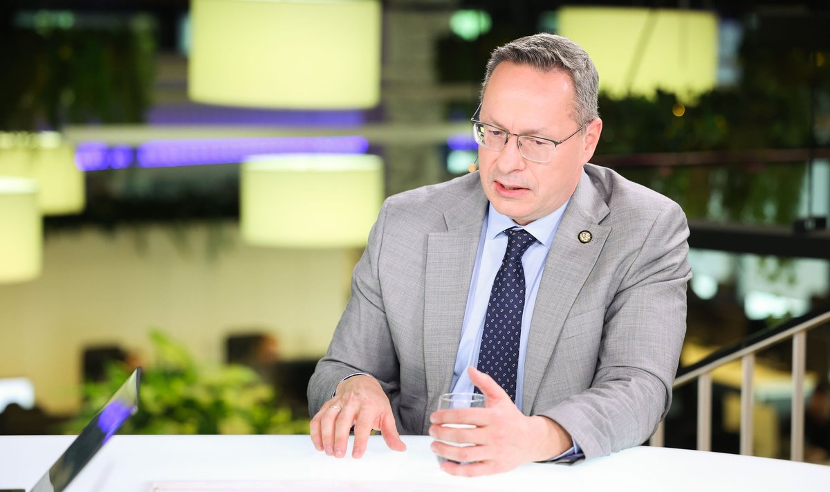 Žygimantas Pavilionis. Užsienio politika: apleista gynybos linija - Delfi