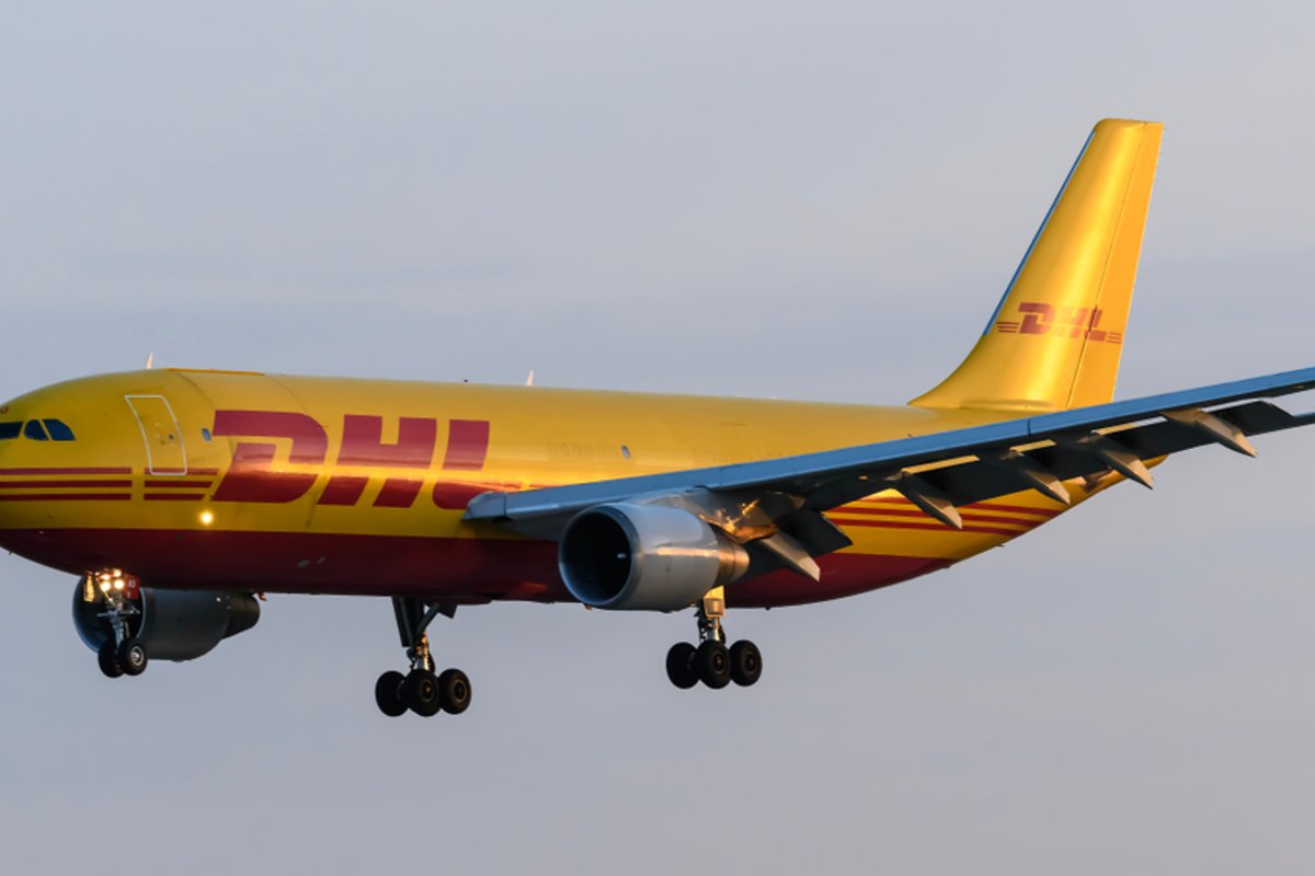 DHL stabdo brangesnių siuntų į JAV pristatymą: kaltina Trumpo tarifų režimą - Delfi verslas