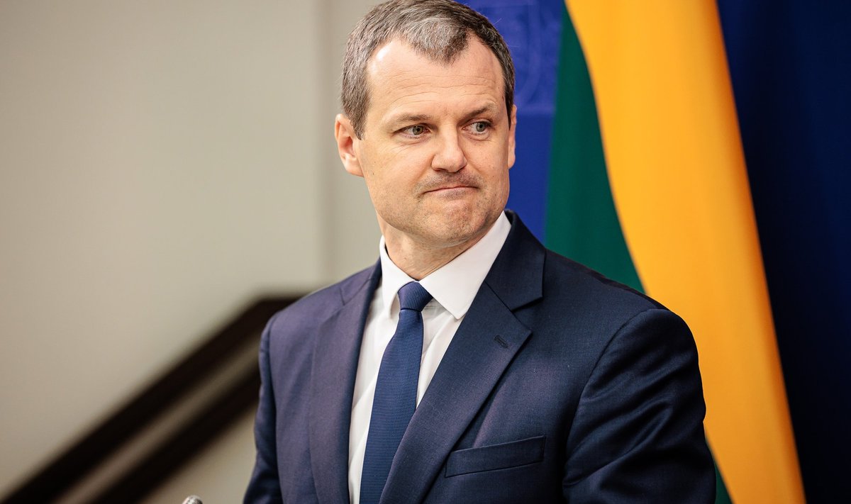 Palucko atsistatydinimas nuvilnijo per žiniasklaidą pasaulyje - Delfi