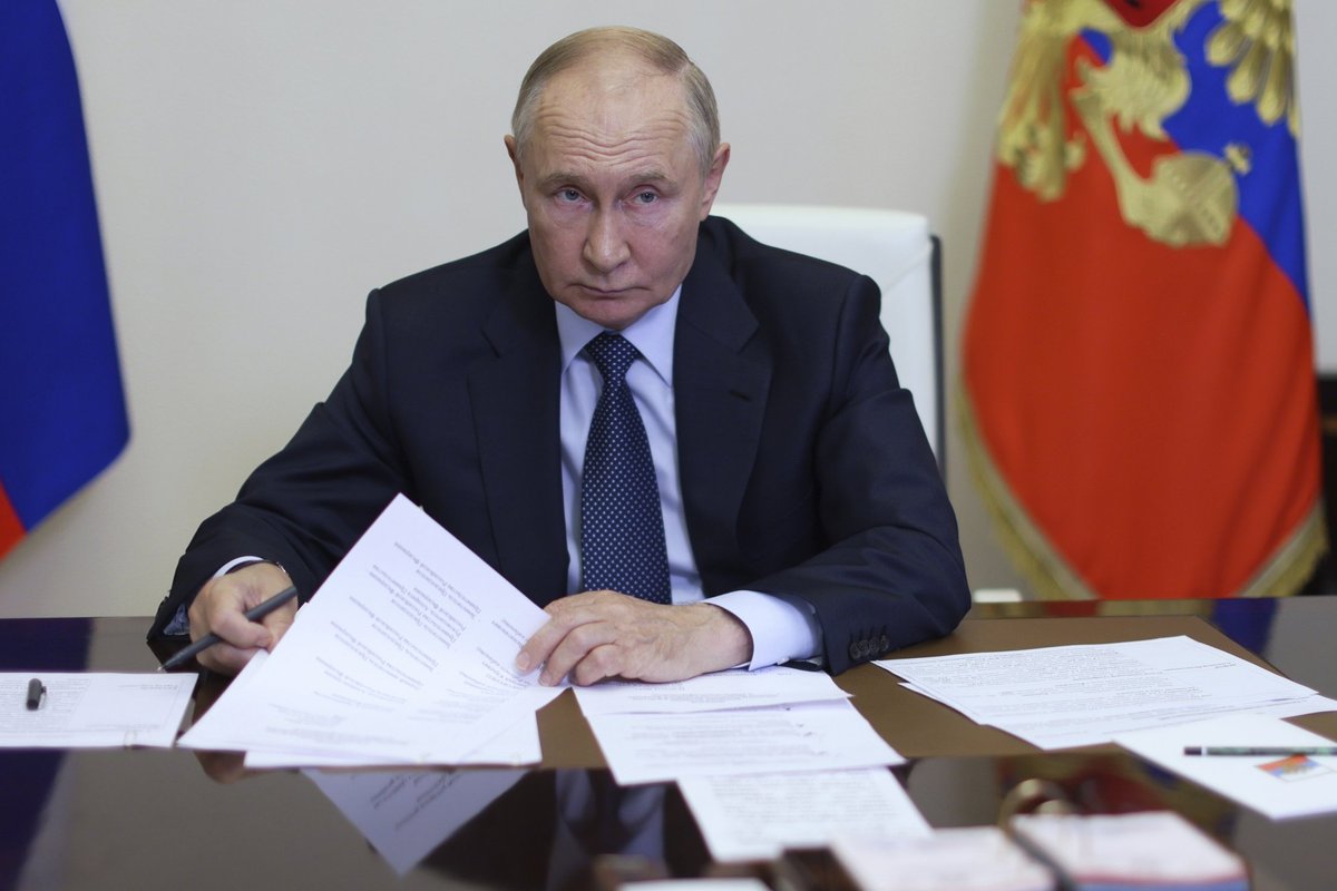 Putinas kratosi atsakomybės už Kursko sritį: be popieriaus lapo ...