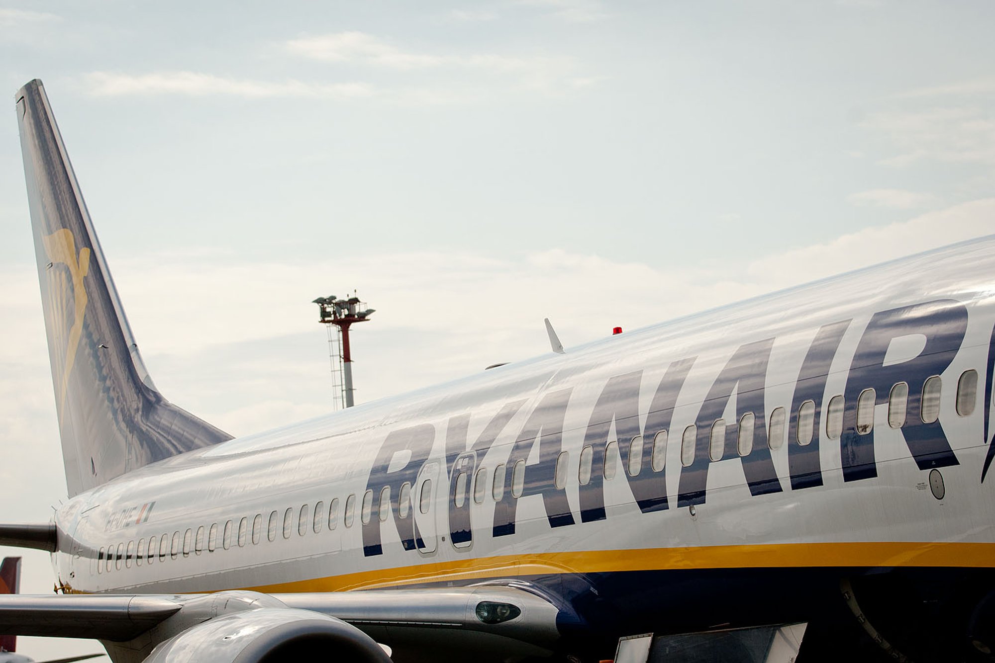 „Ryanair“ lėktuvas 1,5 val suko ratus aplink Rygą, keleiviams buvo pasiūlyta pasimelsti - Delfi ...