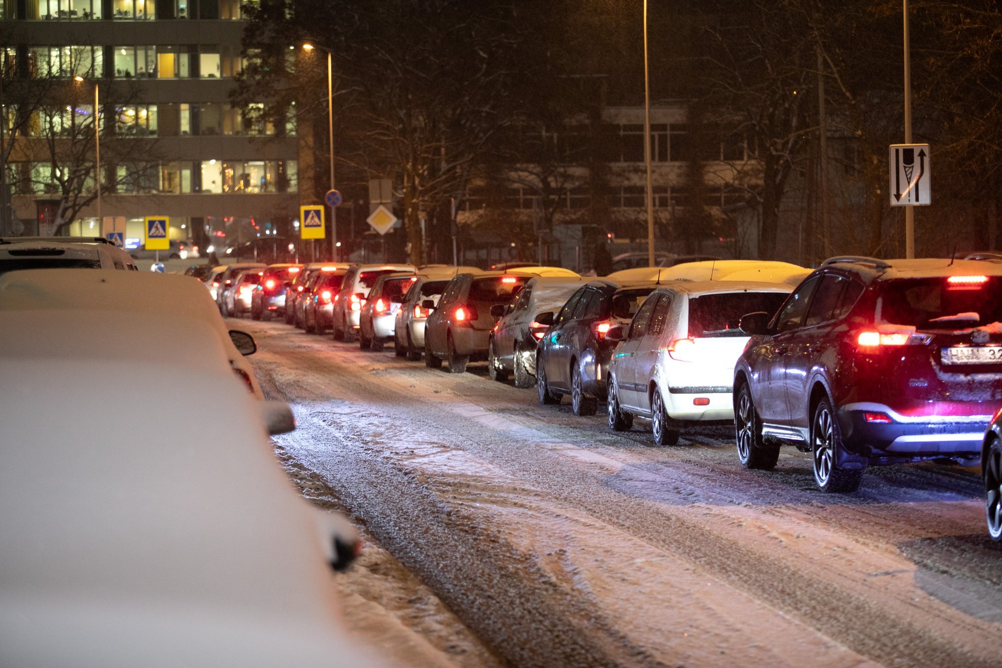Įsigaliojusios naujovės tenkina ne visus: taršių automobilių ...
