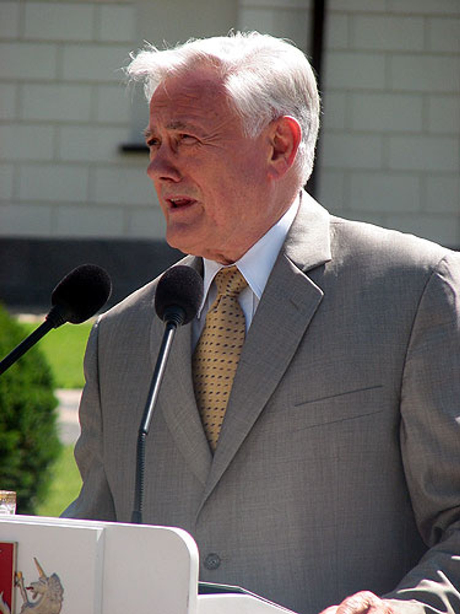 V.Adamkus vyks į sausros nuniokotus šalies rajonus - Delfi