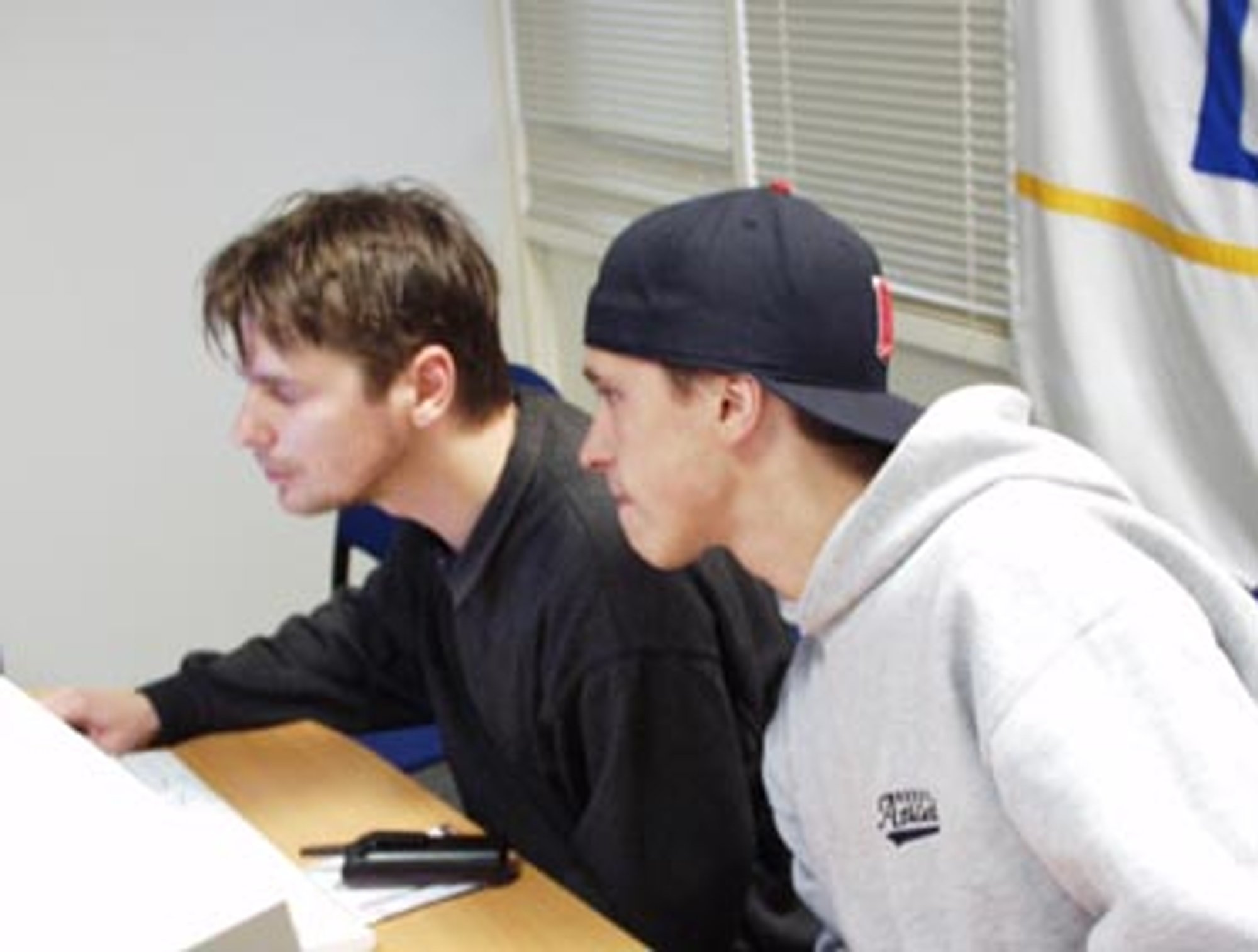 "G&G Sindikatas" pasirašinėjo ant kuprinių, pilvų, marškinėlių, rankų ...