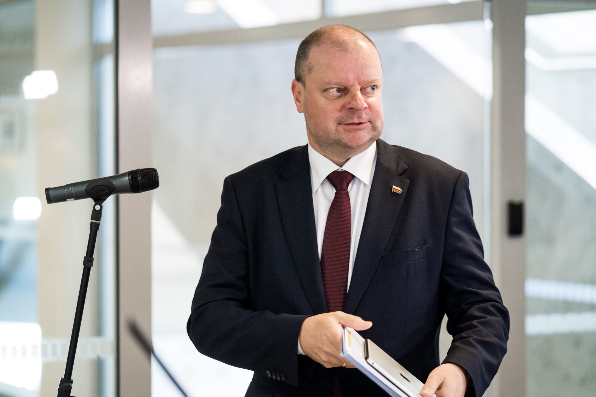 Skvernelis: vakare į Kauną atskrenda dar vienas lėktuvas su apsaugos ...