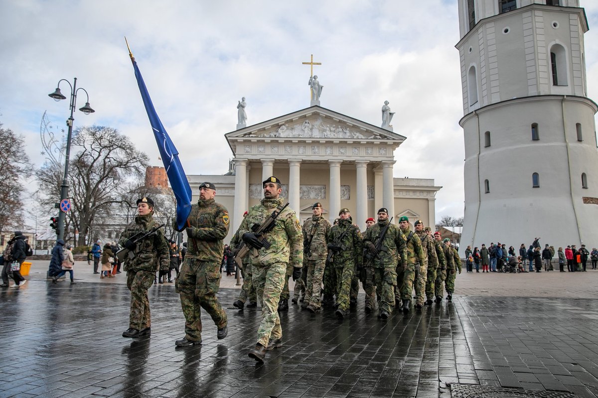 Apklausa: trys iš keturių Lietuvos gyventojų pasitiki NATO - Delfi