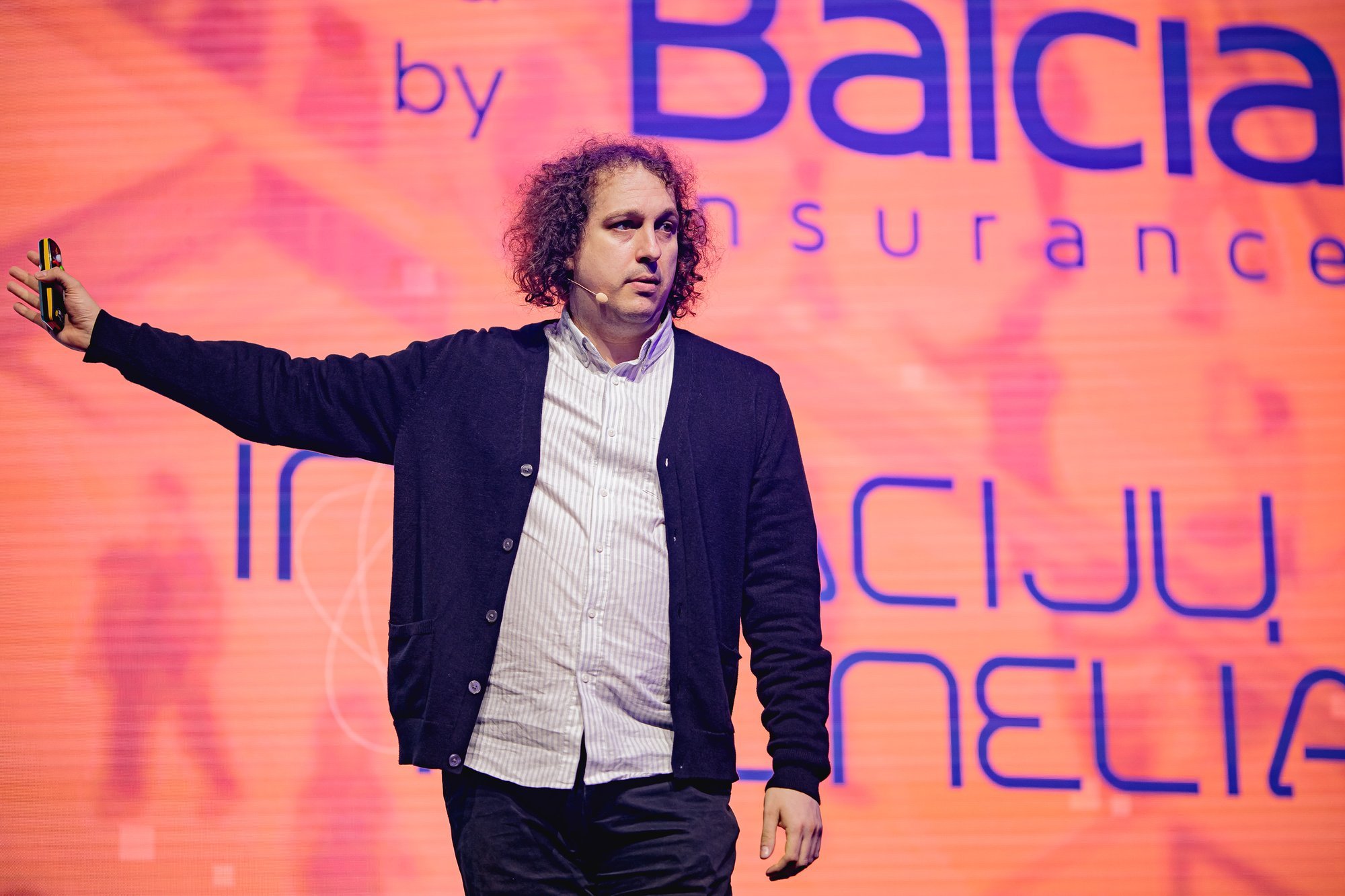 Login 2024. Chris Stokel-Walker. How AI Ate The World - Delfi TV