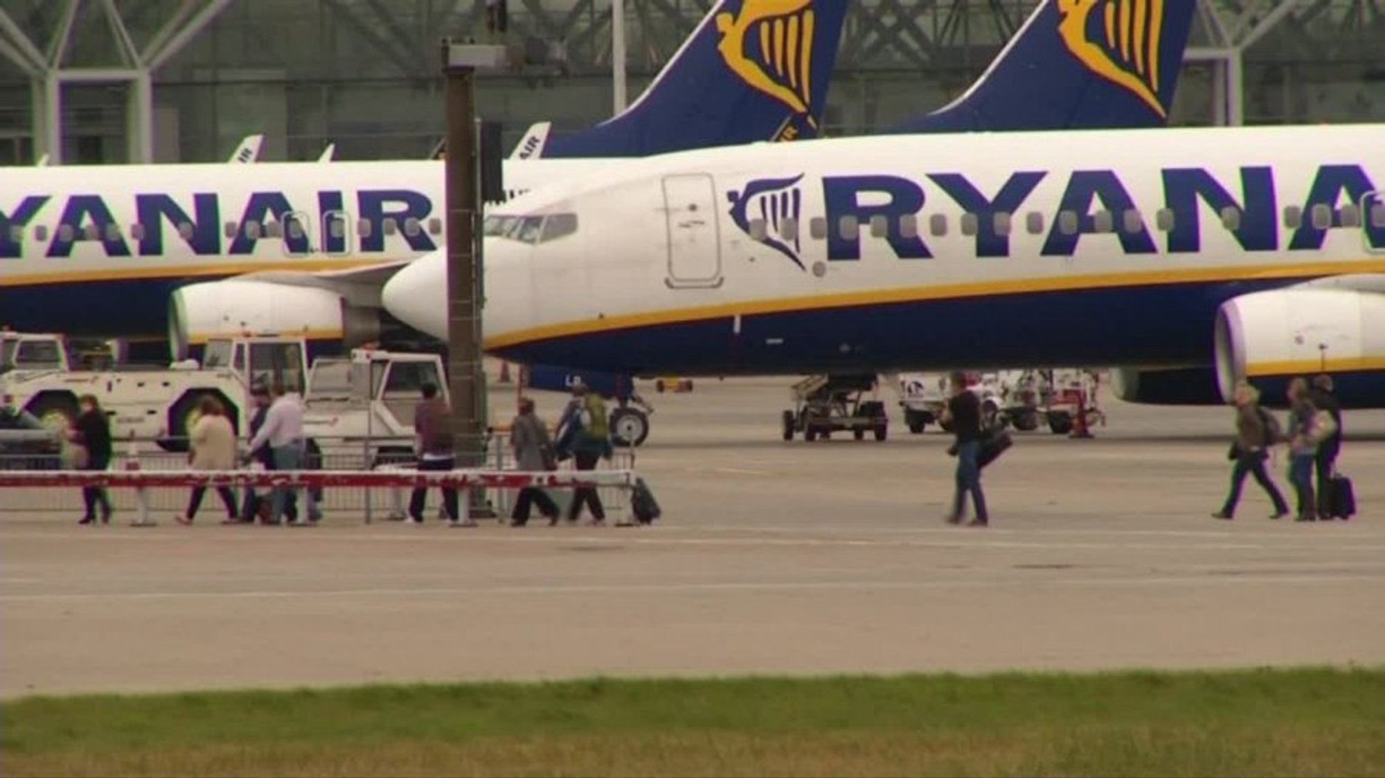 „Ryanair“ tikisi kasmet aptarnauti po 180 mln. keleivių - Delfi TV
