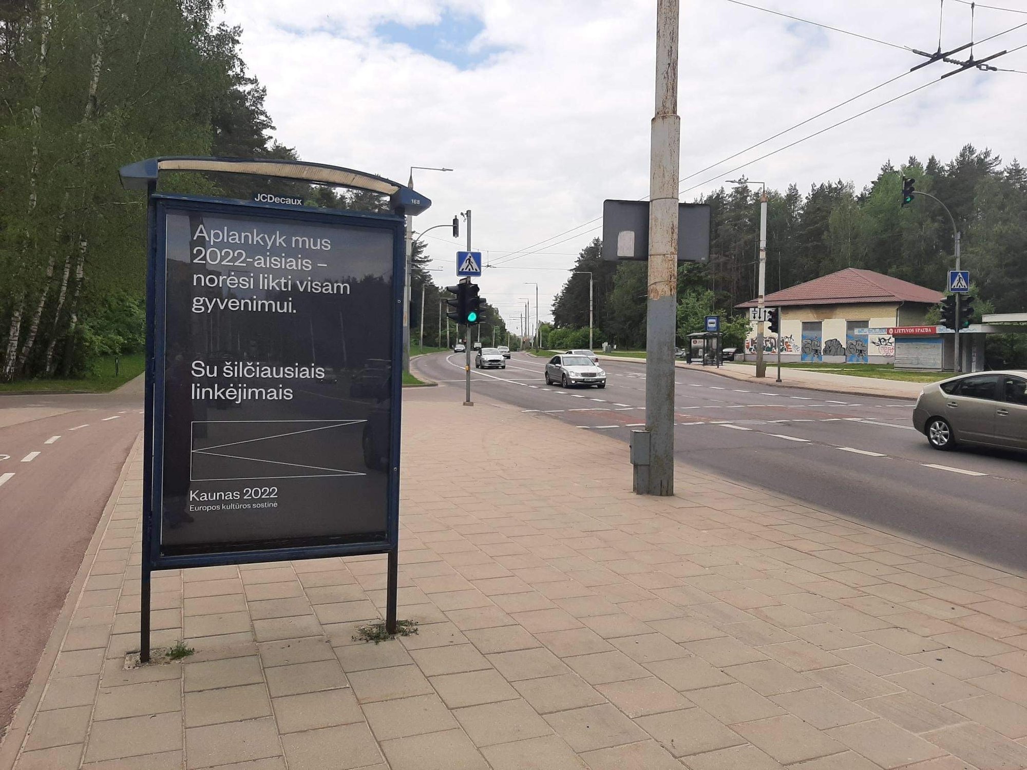 Reakcijos į „Vilnius Tech“ provokaciją tęsiasi: Vilniuje iškabintos ...