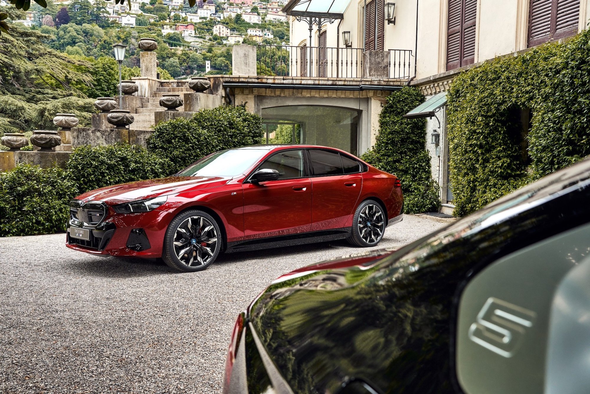 Pristatytas naujos kartos BMW 5 sedanas: elektrinė versija „BMW i5 ...