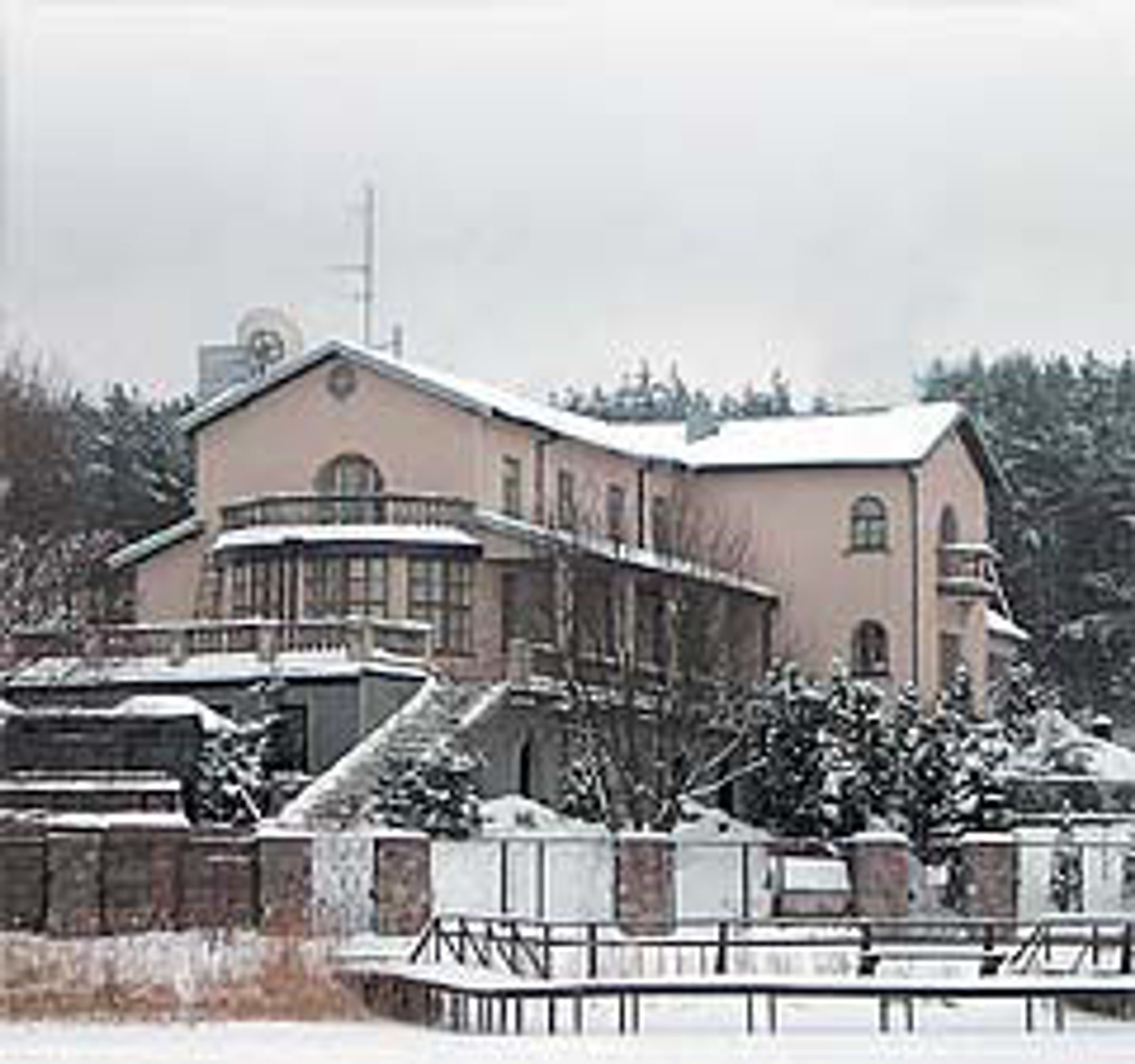 Įteisino Dekanidzės namą - Delfi