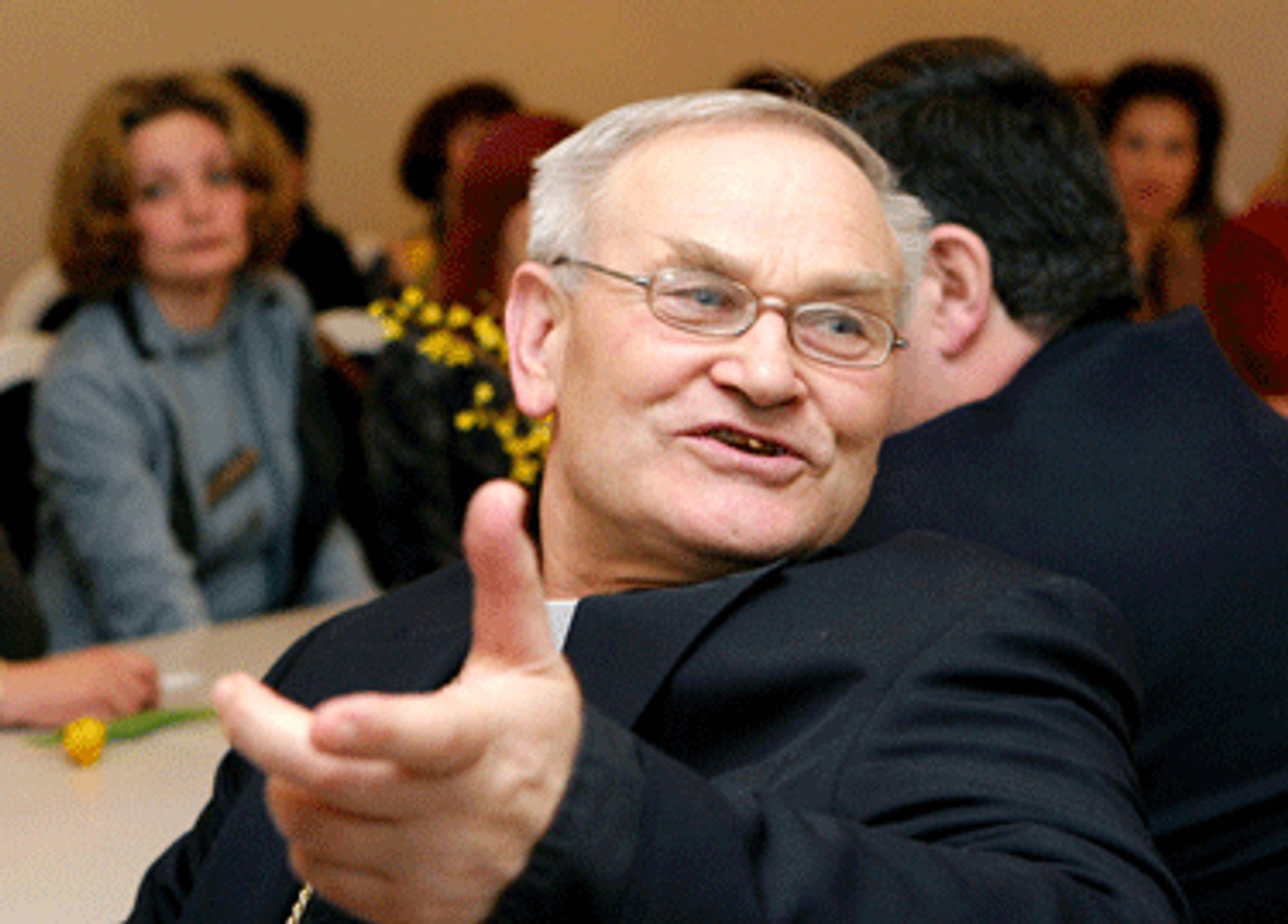 Vyskupas romanui atsuko nugarą - Delfi veidai