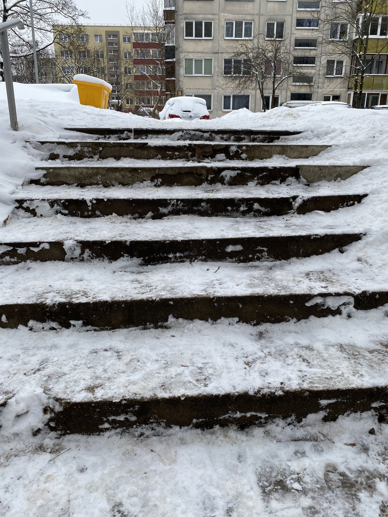 Vilnius paskendo sniege: apie 1000 pranešimų dėl nevalytų šaligatvių ...