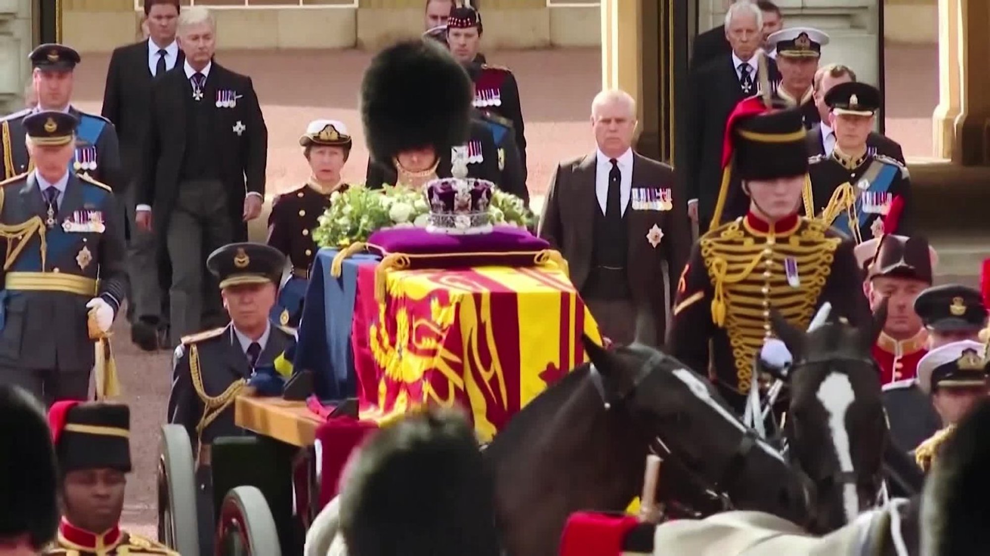 Epochos pabaiga: prisiminkime, kokia buvo karalienė Elžbieta II - Delfi TV