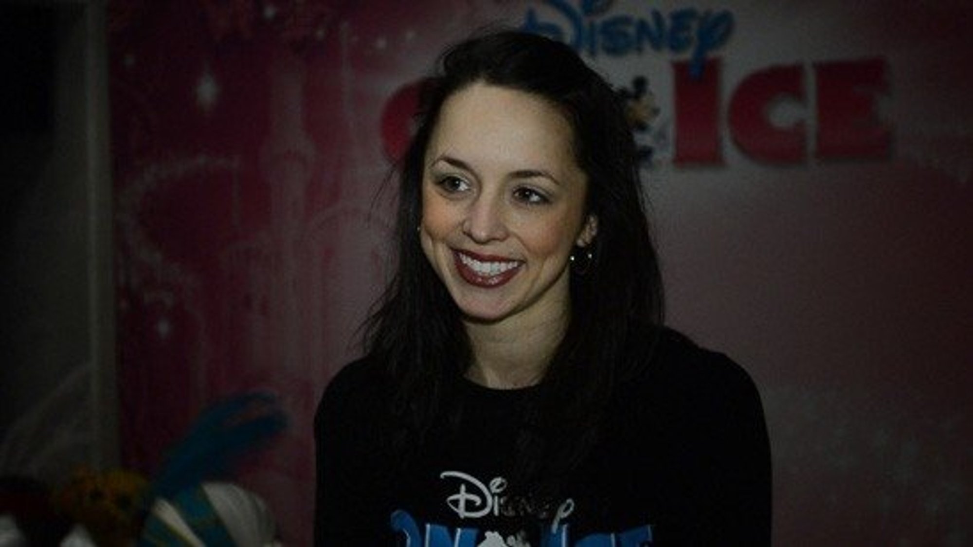 „Disney On Ice“ užkulisiai: nuo makiažo pamokėlių iki pačiūžų galąstuvo ...