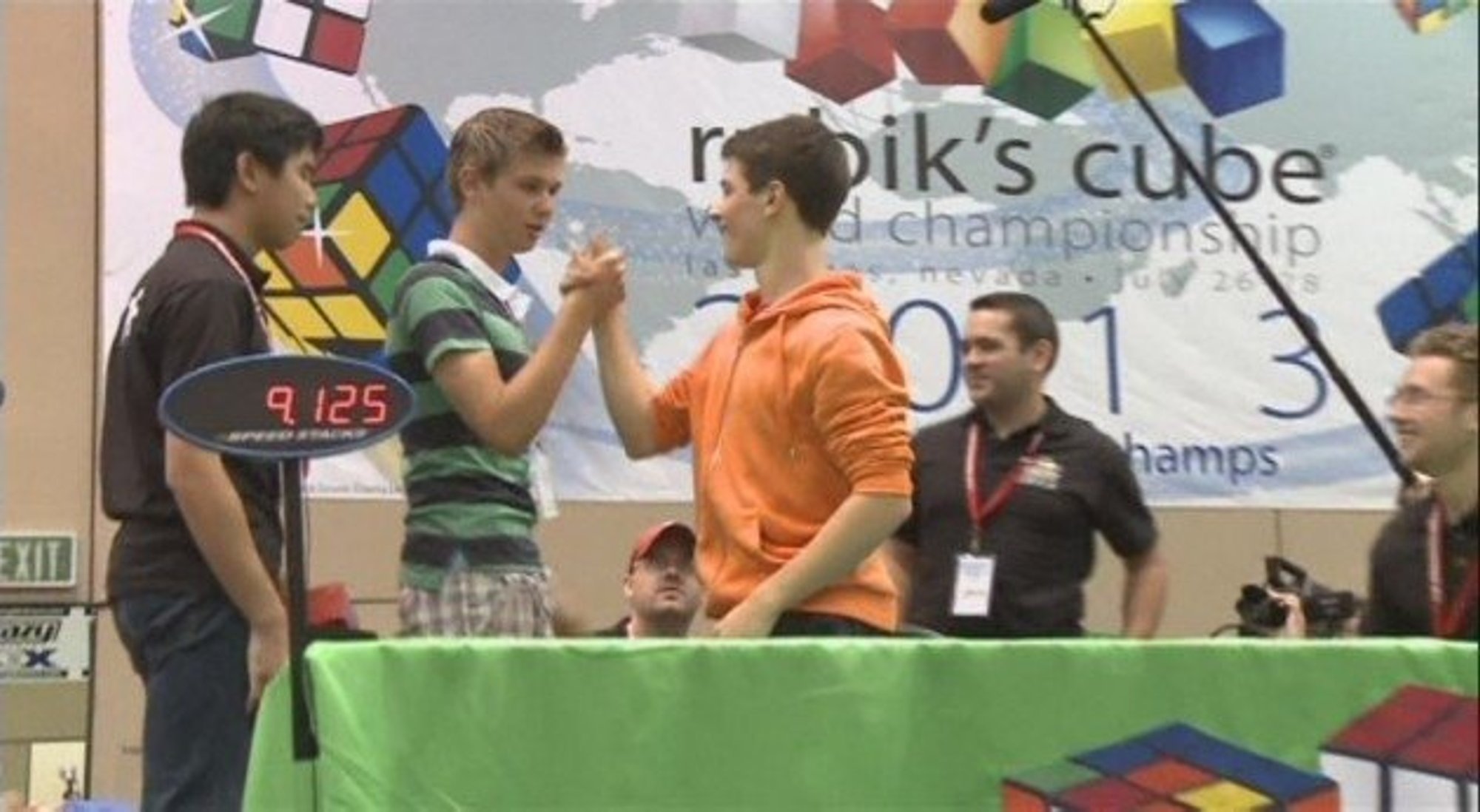 Rubiko kubo dėliojimo pasaulio čempionu tapo australas - Delfi TV