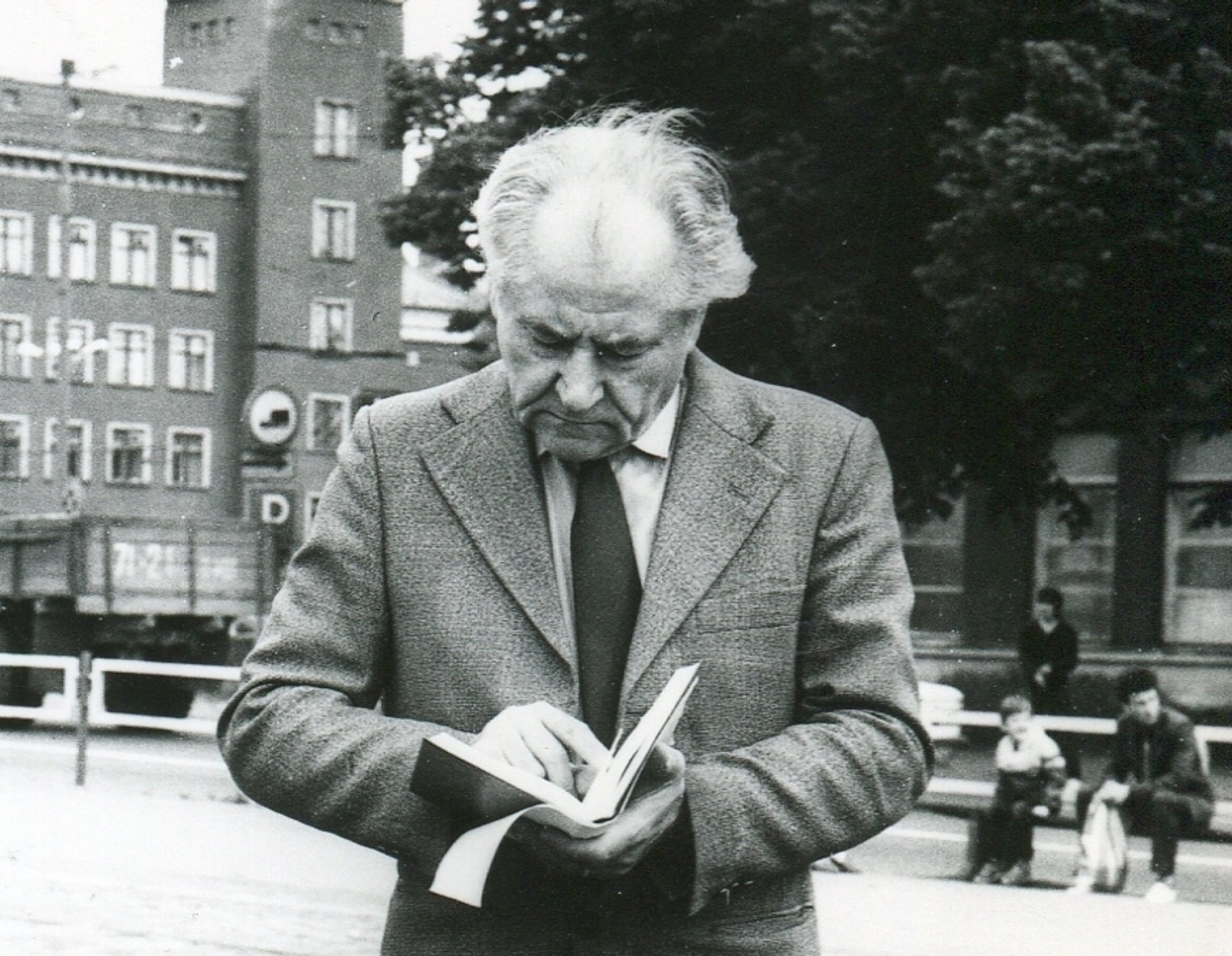 Akademikas D. Kaunas: kai nuo Gedimino bokšto stiebo leidosi Trispalvė, profesorius V. Žukas ...