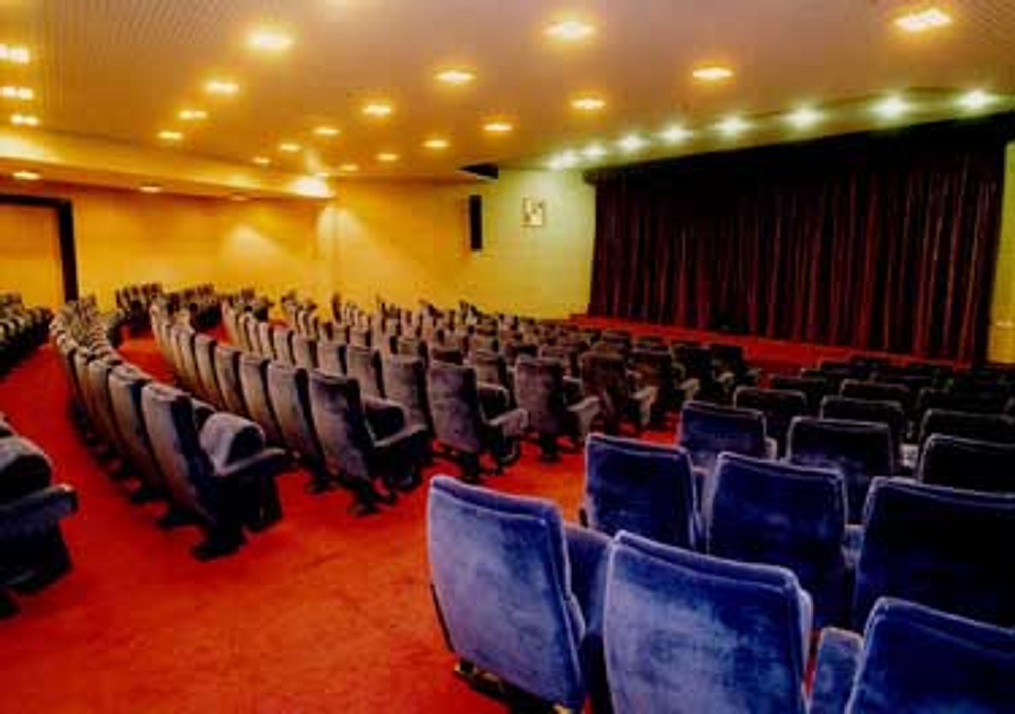 "Lietuvos" kino teatras patyrė 355 tūkst. litų nuostolių - Delfi verslas