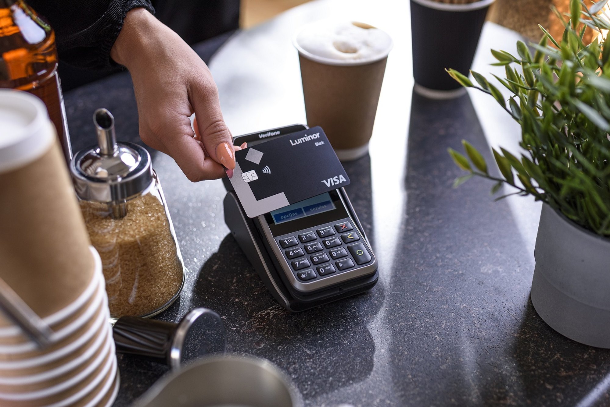 Turintys „Luminor Black“ korteles „Delfi Plius“ skaitys nemokamai - Delfi