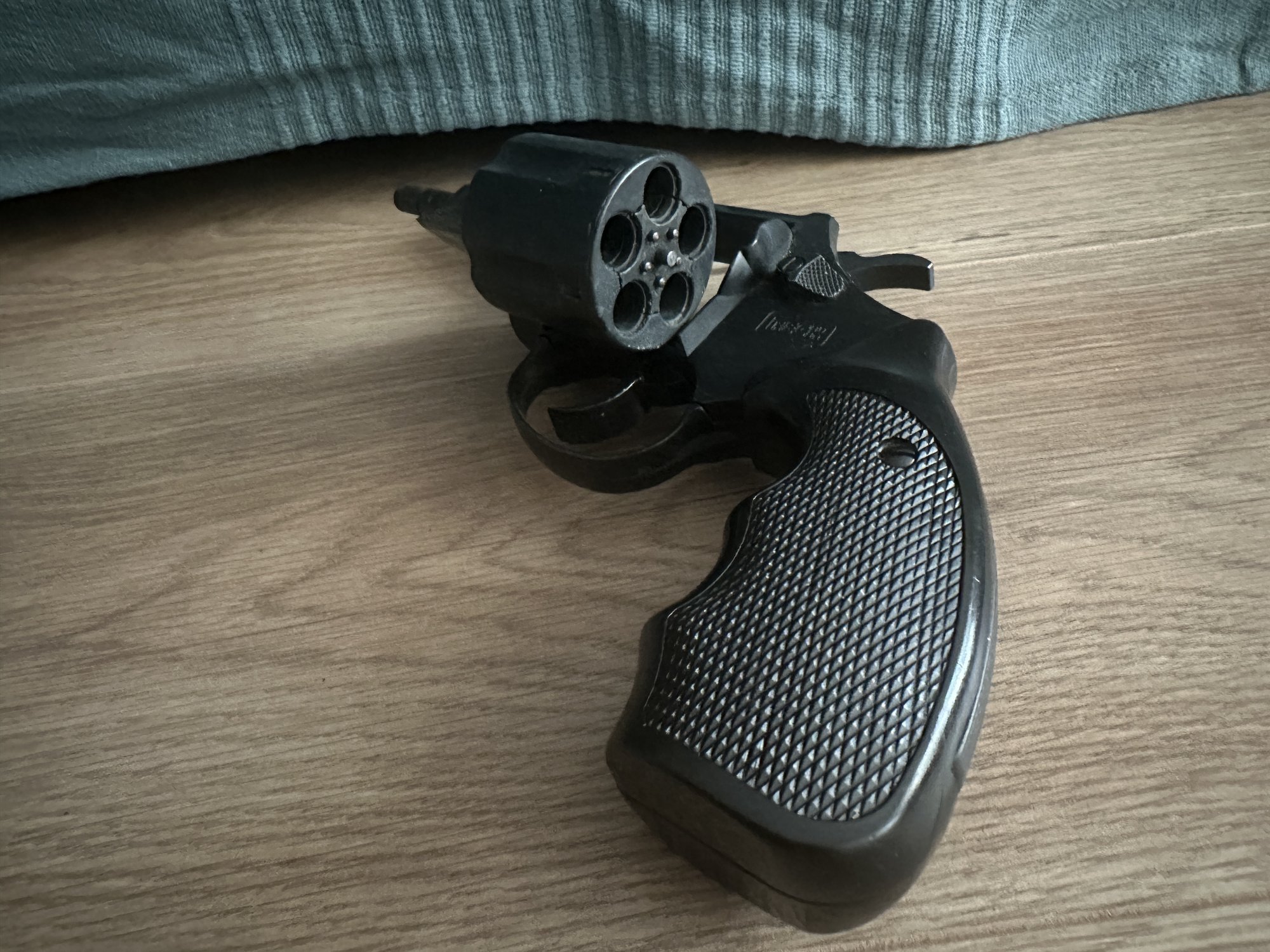 Vilniaus rajone, atliekų rūšiavimo linijoje, rastas dujinis revolveris ...