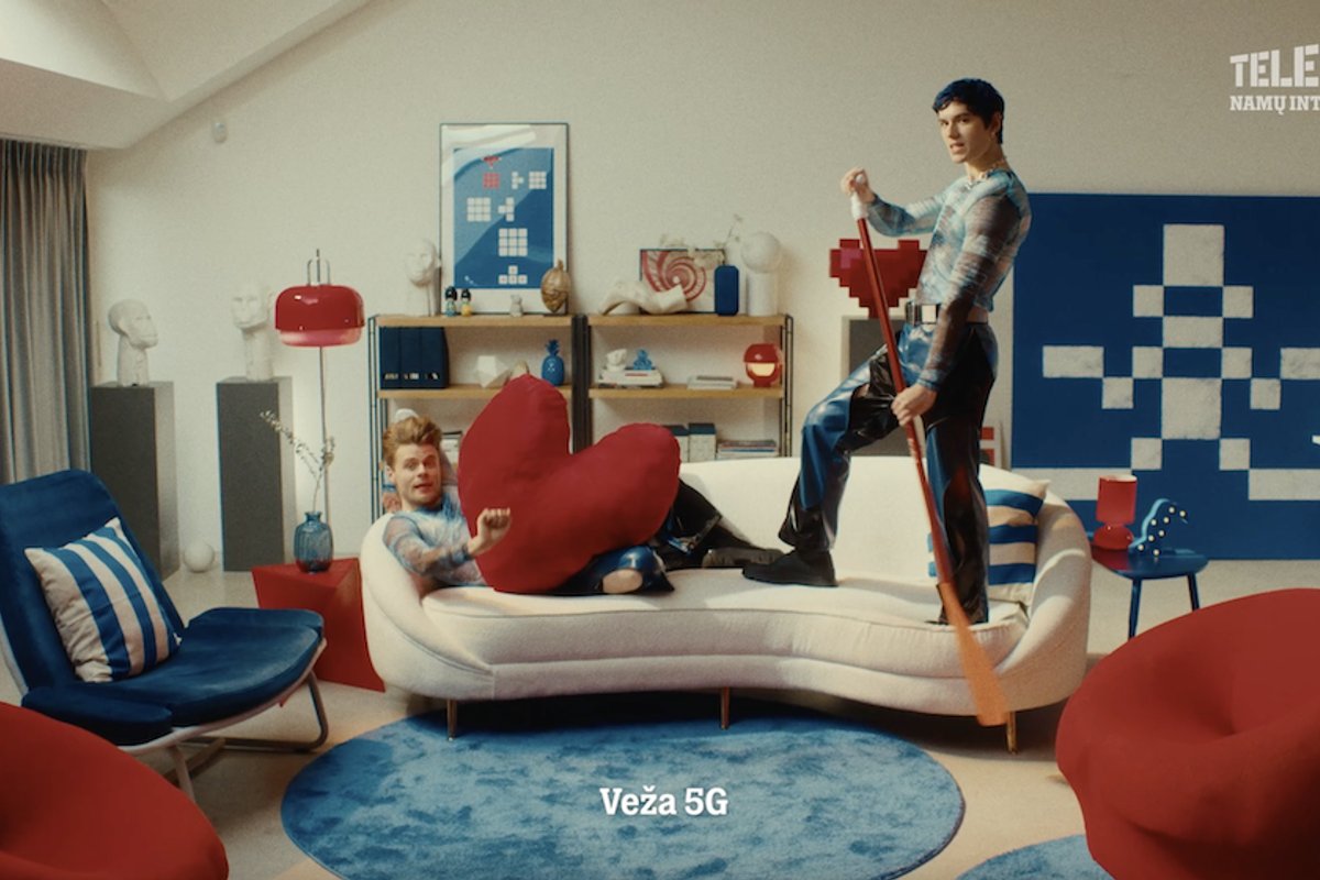 „Tele2“ reklamos herojai „Teleduetas“ į eterį grįžta su nauja daina: sukūrė kartu su dj nevykele ...