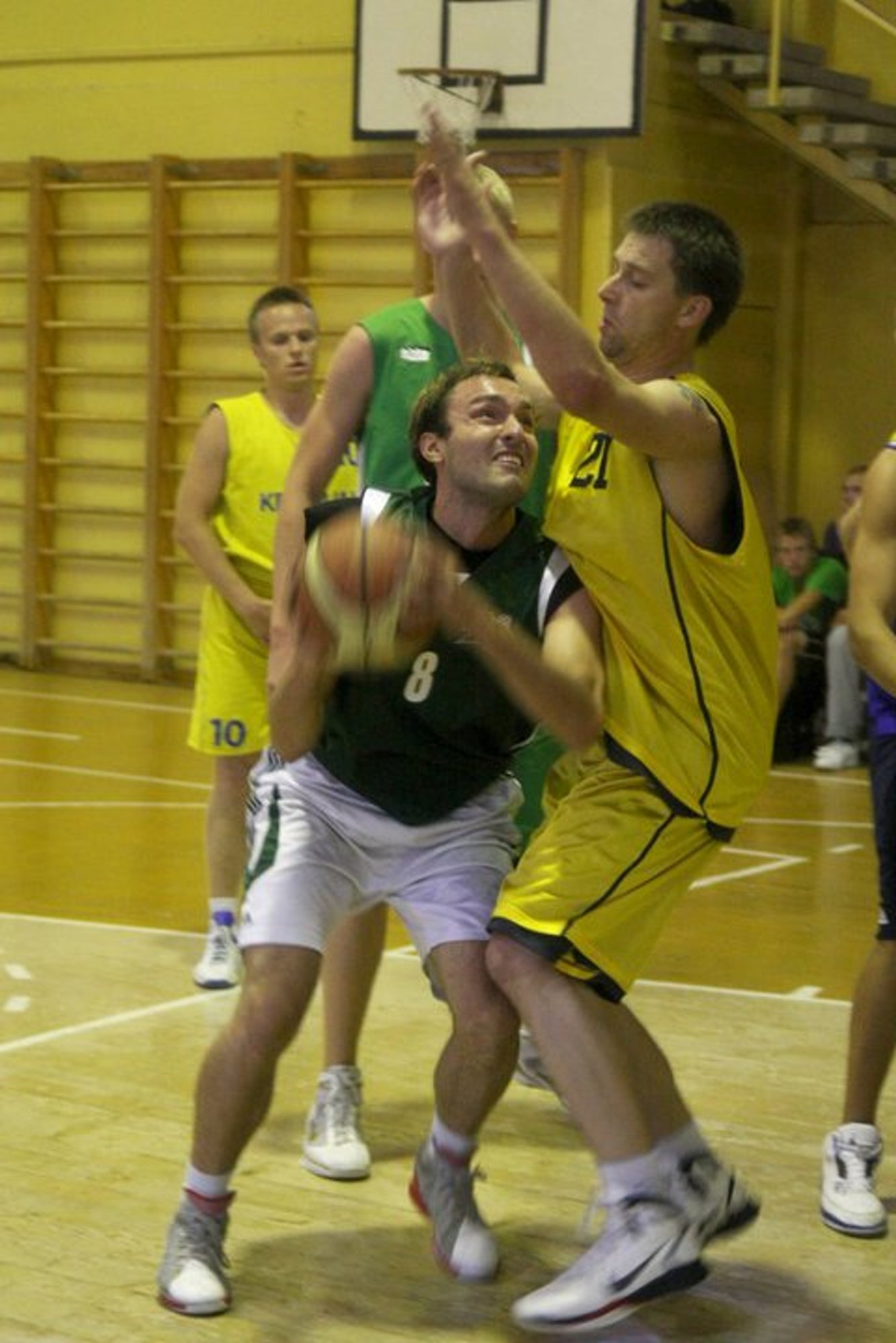 „Vasaros taurės 2012“ krepšinio turnyro dalyviai pasiruošę startui ...