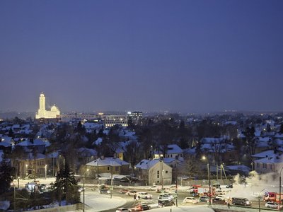 Rytinio piko metu gatvėje Kaune užsidegė automobilis - Delfi