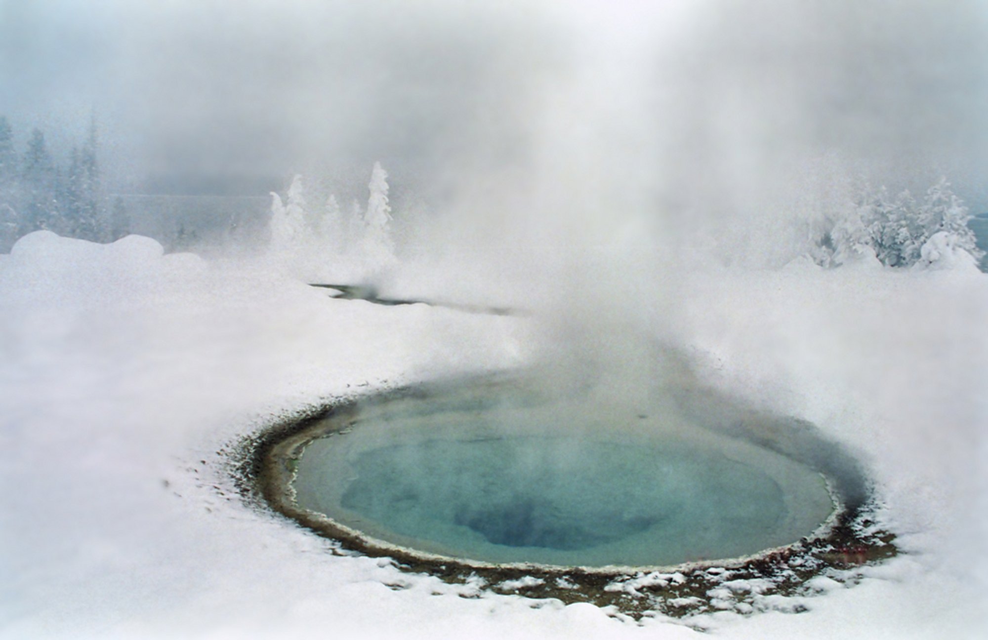 Po tūkstančių metų spėlionių išsiaiškino, kodėl karštas vanduo užšąla ...