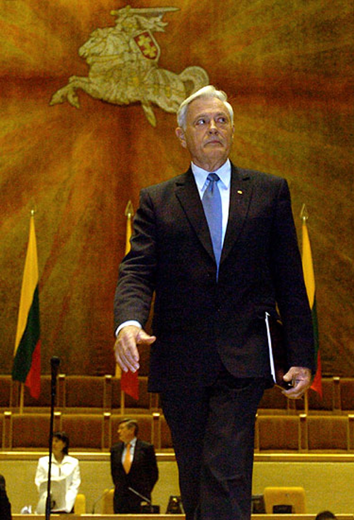 V.Adamkus: ES narės dėl biudžeto turėtų susitarti iki metų pabaigos - Delfi