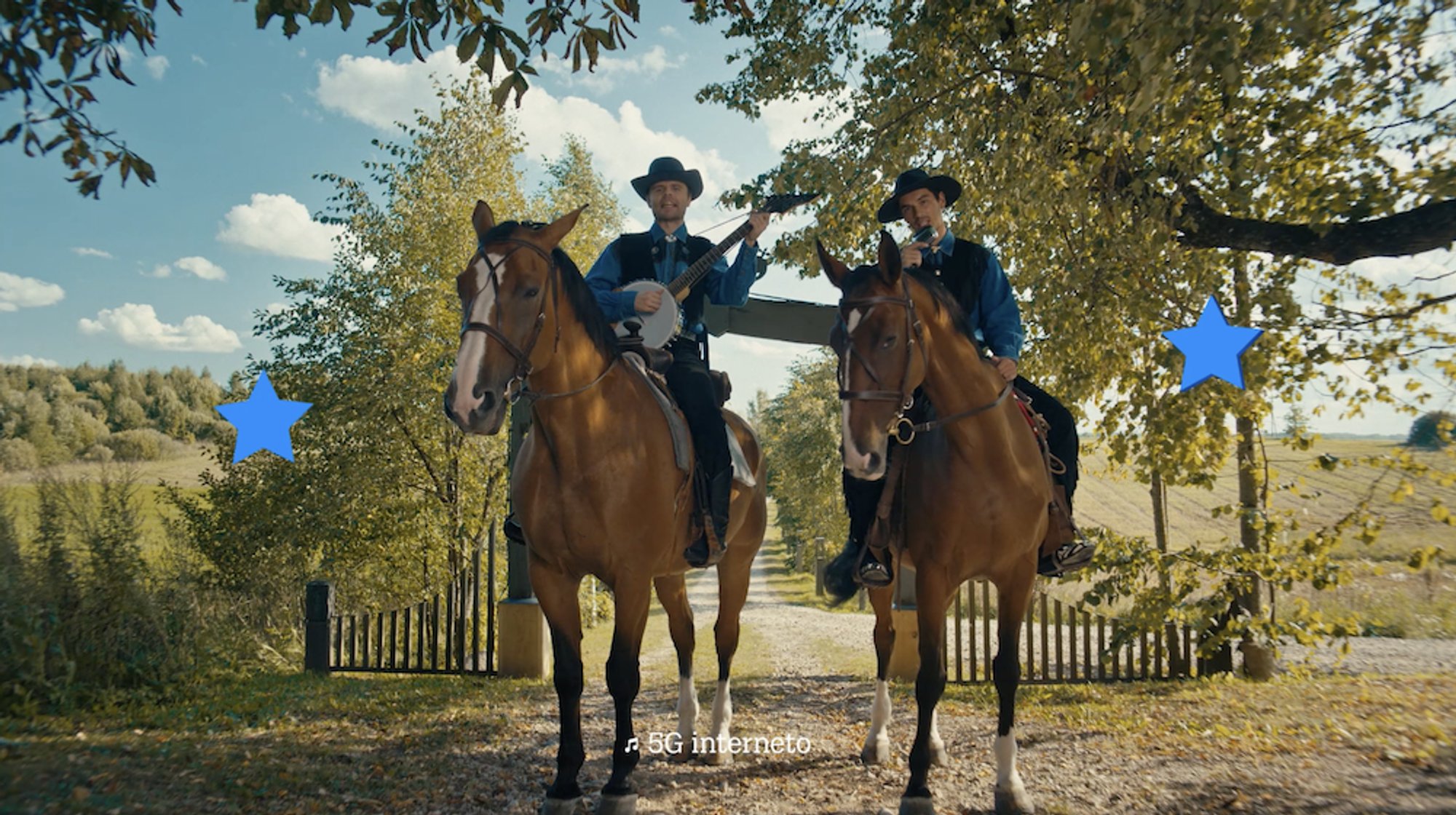 „Tele2“ reklamos „Teledueto“ herojai uždainavo netikėtu stiliumi - Delfi