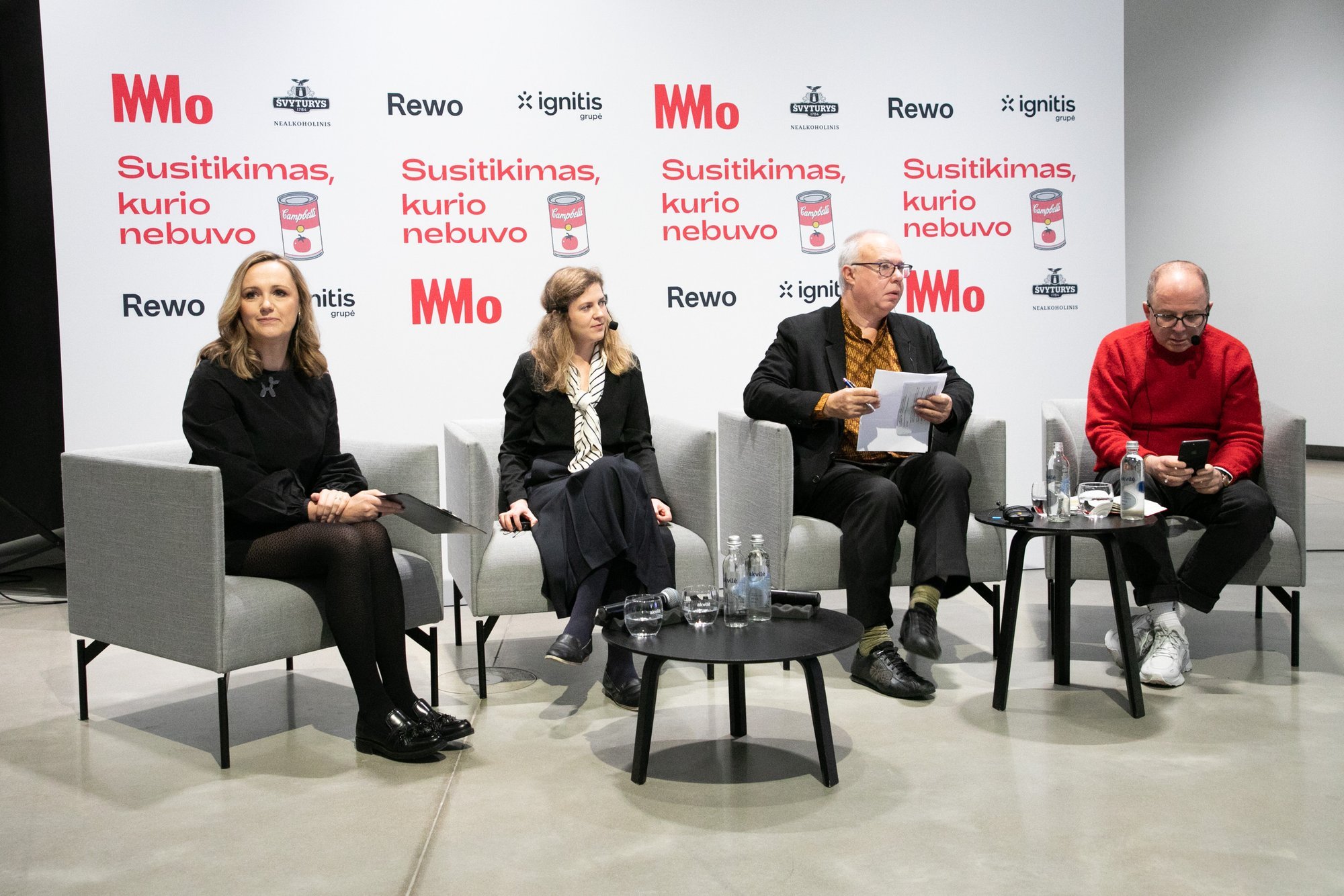 MO muziejaus parodoje susitiks tie, kuriuos trisdešimt metų skyrė ...