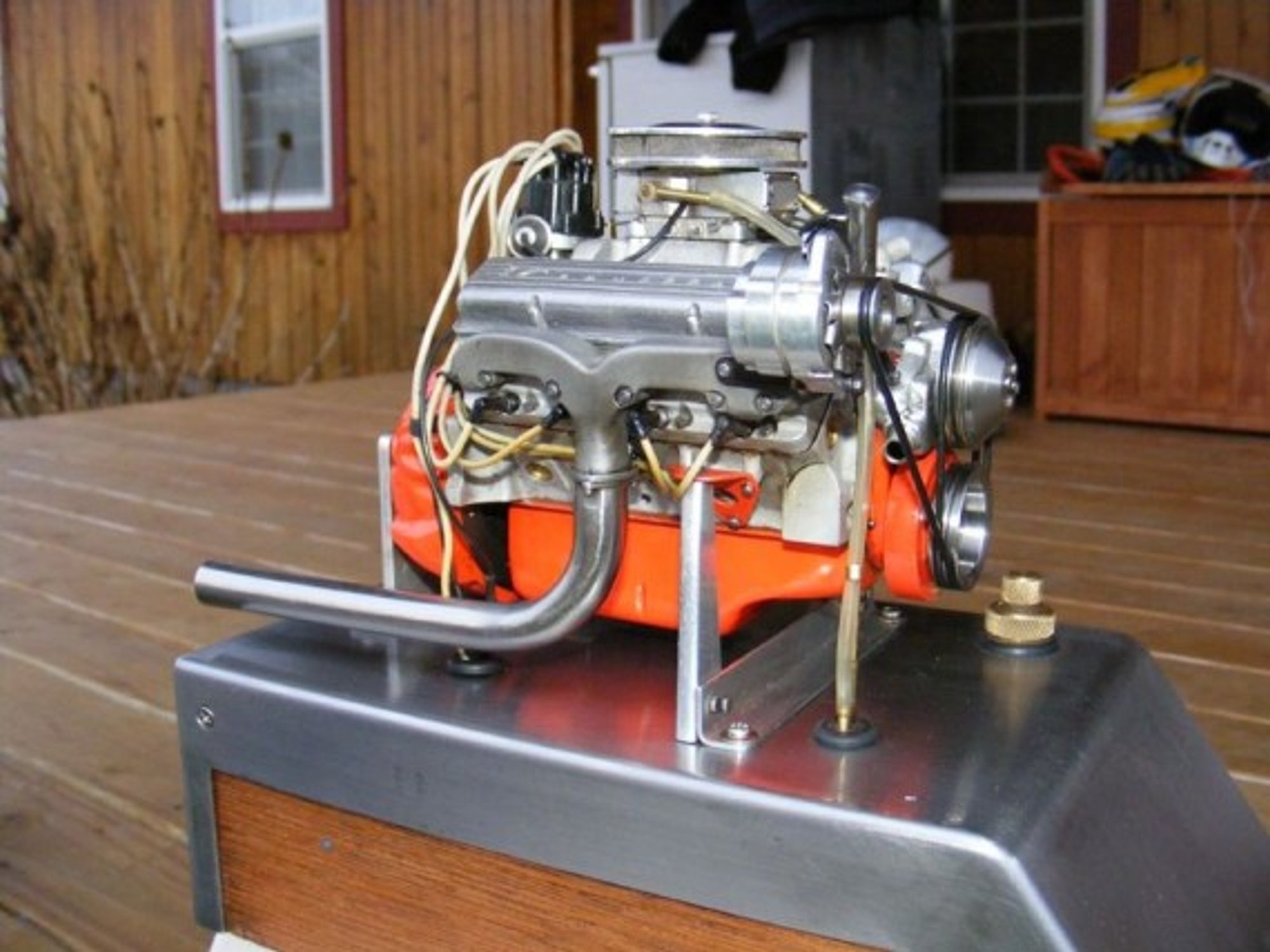 Mažiausias pasaulyje veikiantis V8 variklis - Delfi auto