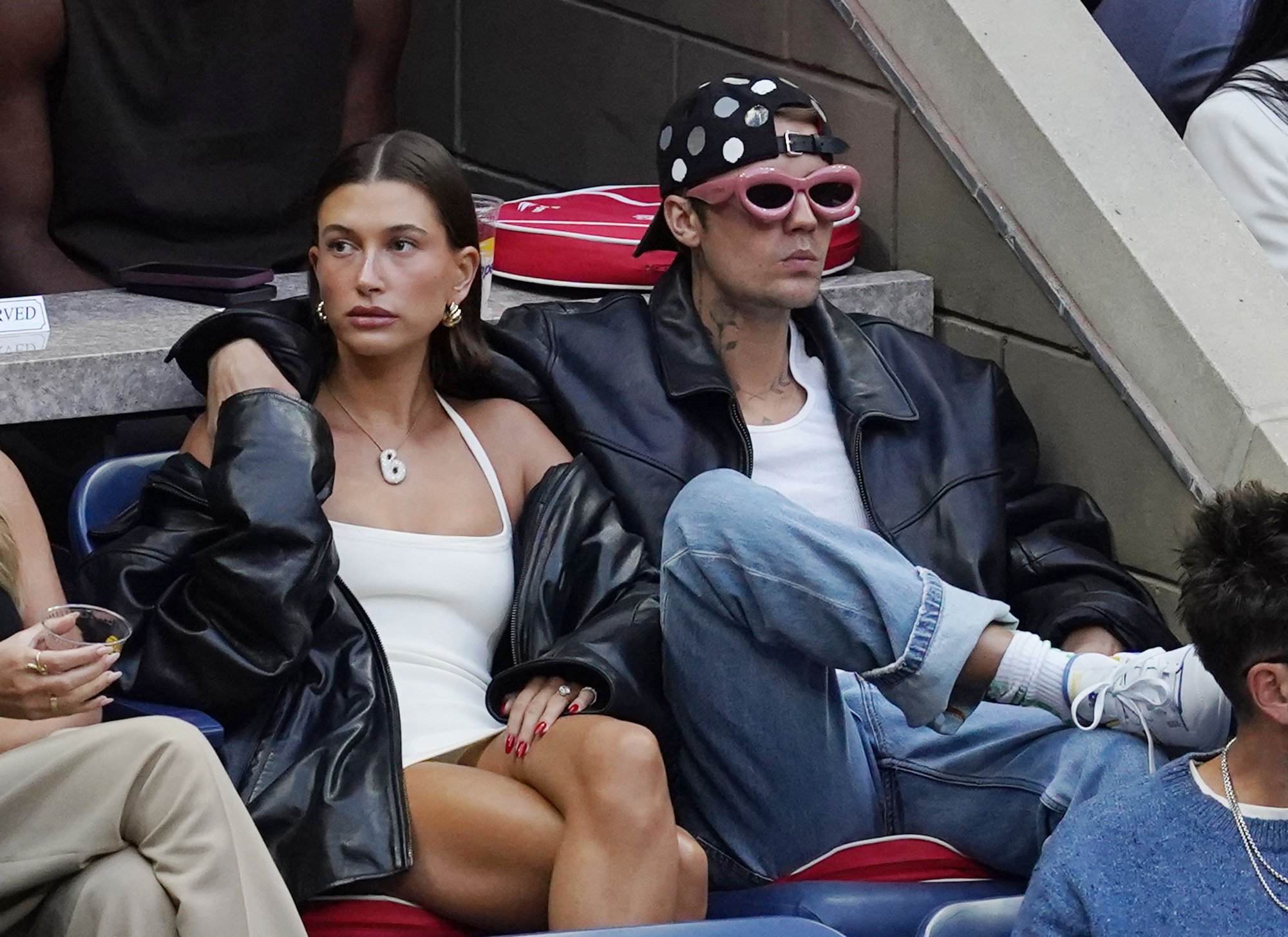 Skyrybų gandų debesyje – keista Justino Bieberio žmonos Hailey žinutė ...