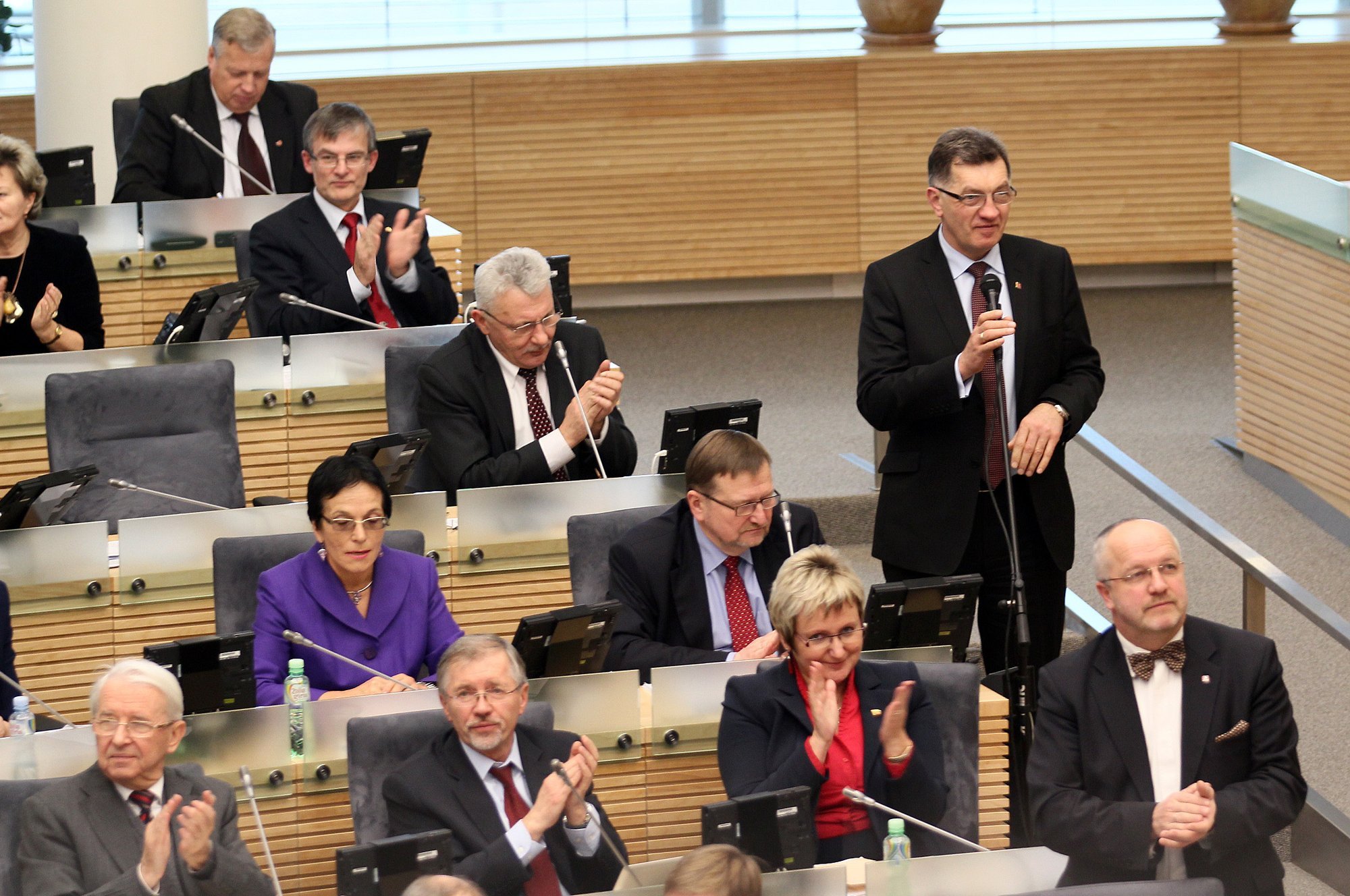 Social democrats continue topping popularity polls in Lithuania - Delfi EN