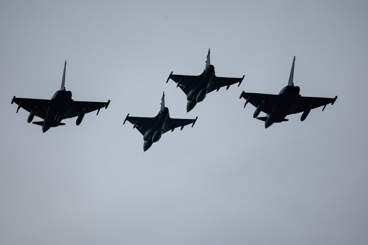 Минобороны: на прошлой неделе истребители НАТО трижды поднимались в воздух для сопровождения ...